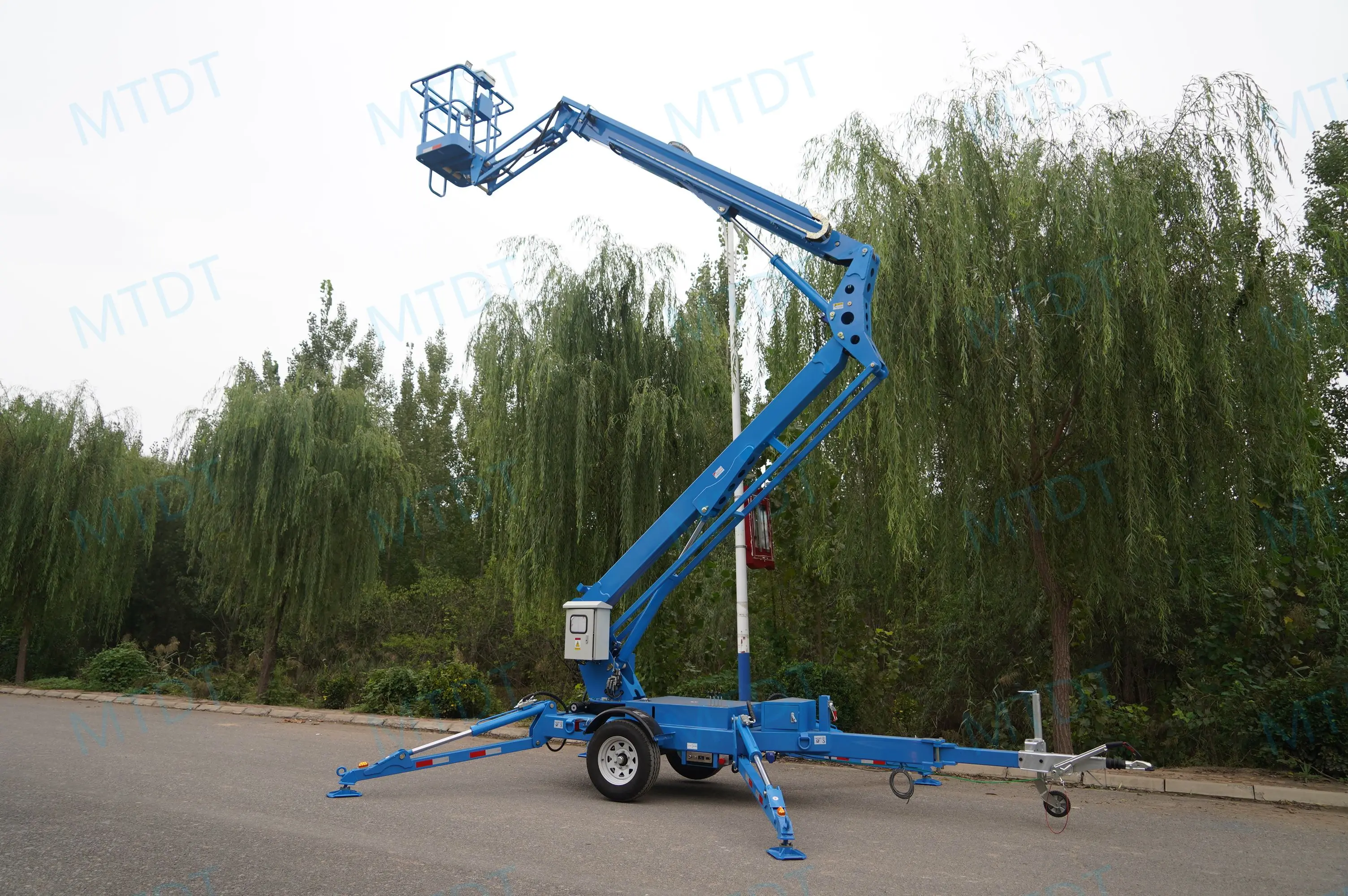 Truck-mounted Narrow Mini Telescopic Cherry Picker for Sale