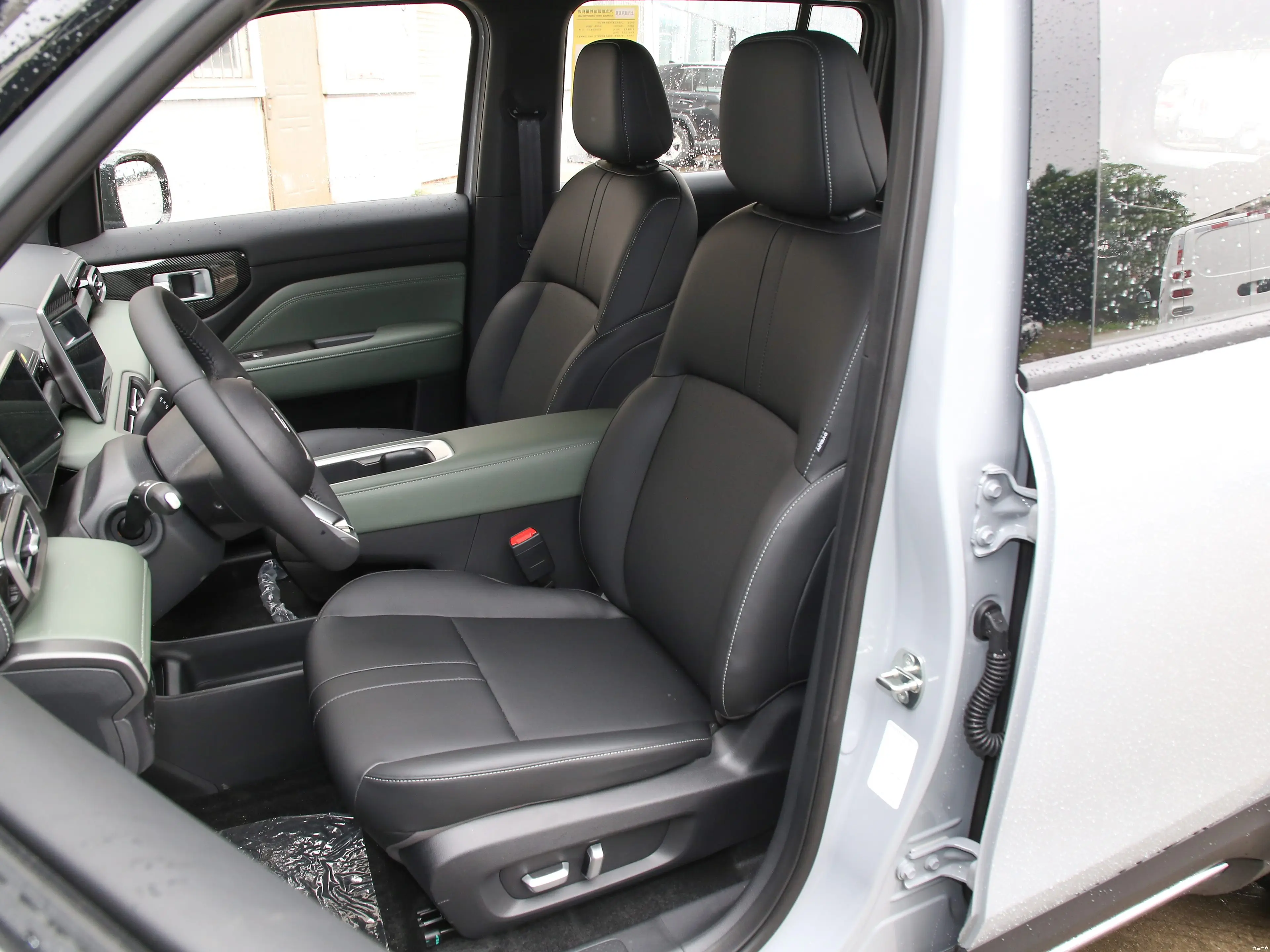 Wuling Baojun Yep Plus - 401km off-Road EV Car with Fabric Seats