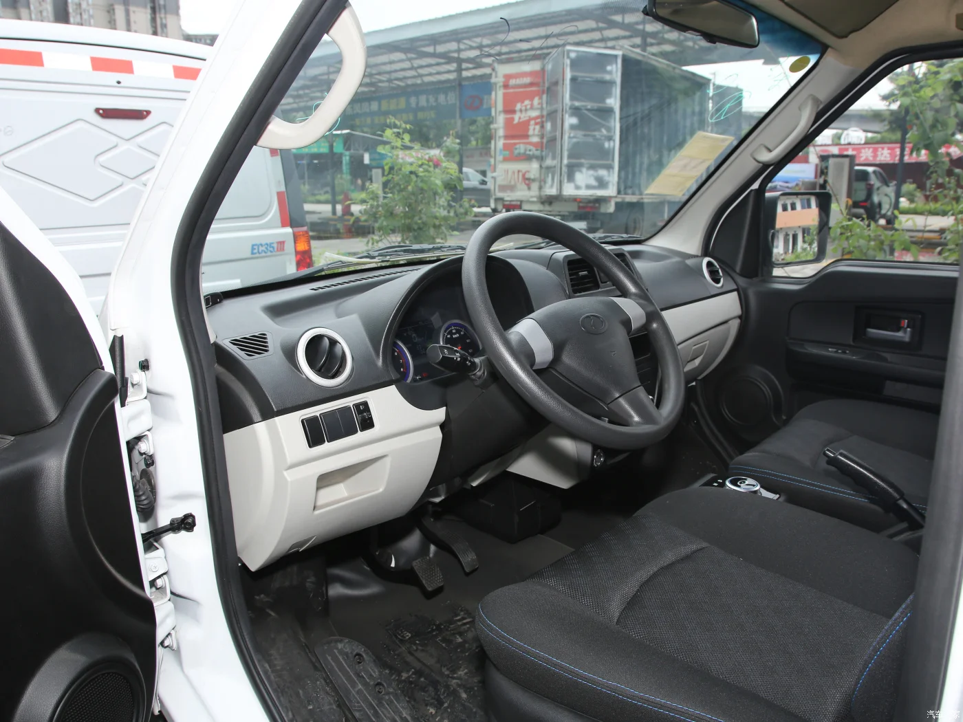 DFSK Mini Electric Cargo Vehicle - Efficient Transport