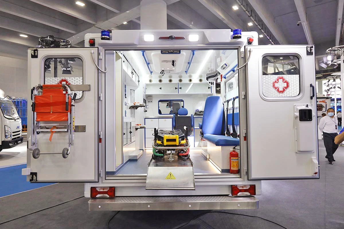 Sliding Door Ambulance Iveco 4x2 4x4 Petrol Medical Ambulance Iuc ...
