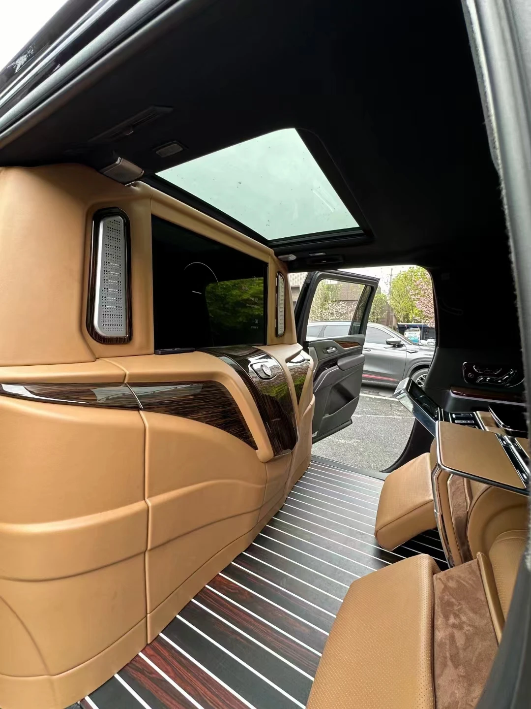 Escalade Interior Upgrade Kit Luxury Design VIP Seat With Partition TV ...
