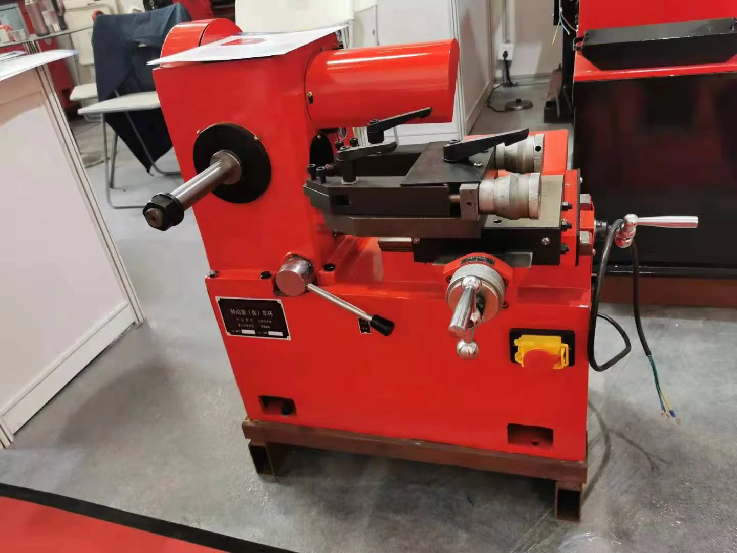 Kh-c9335 Car Disc Brake Lathe Machine Vertical Truck Brake Drum Disc ...