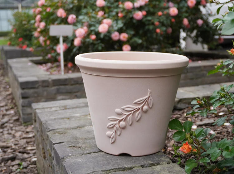 Plastic Gamle Design: Elegant Flower Pots for Indoor Gardens