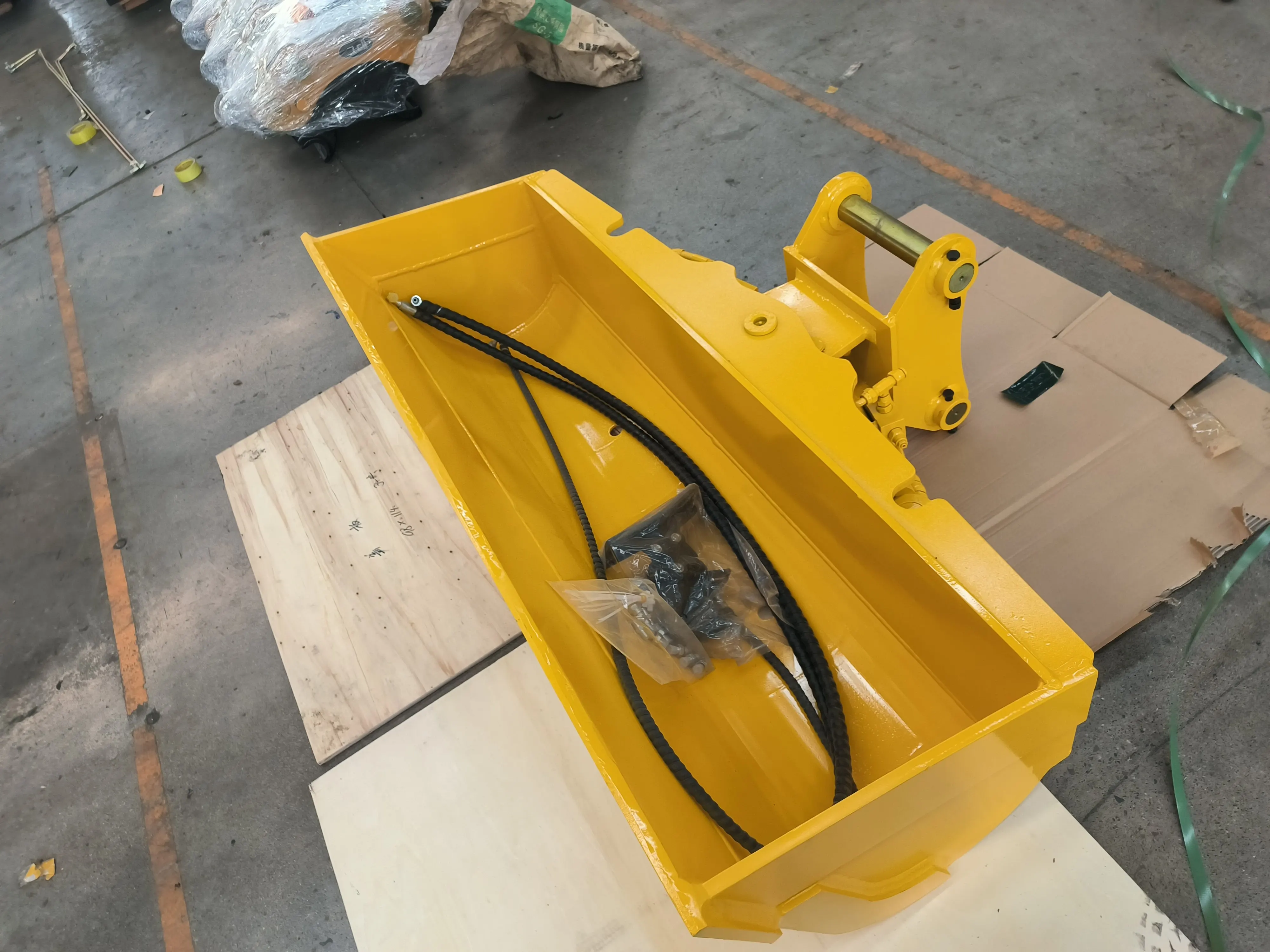 Mini Excavator Tilting Bucket - Efficient 2-3.5 Ton Digger