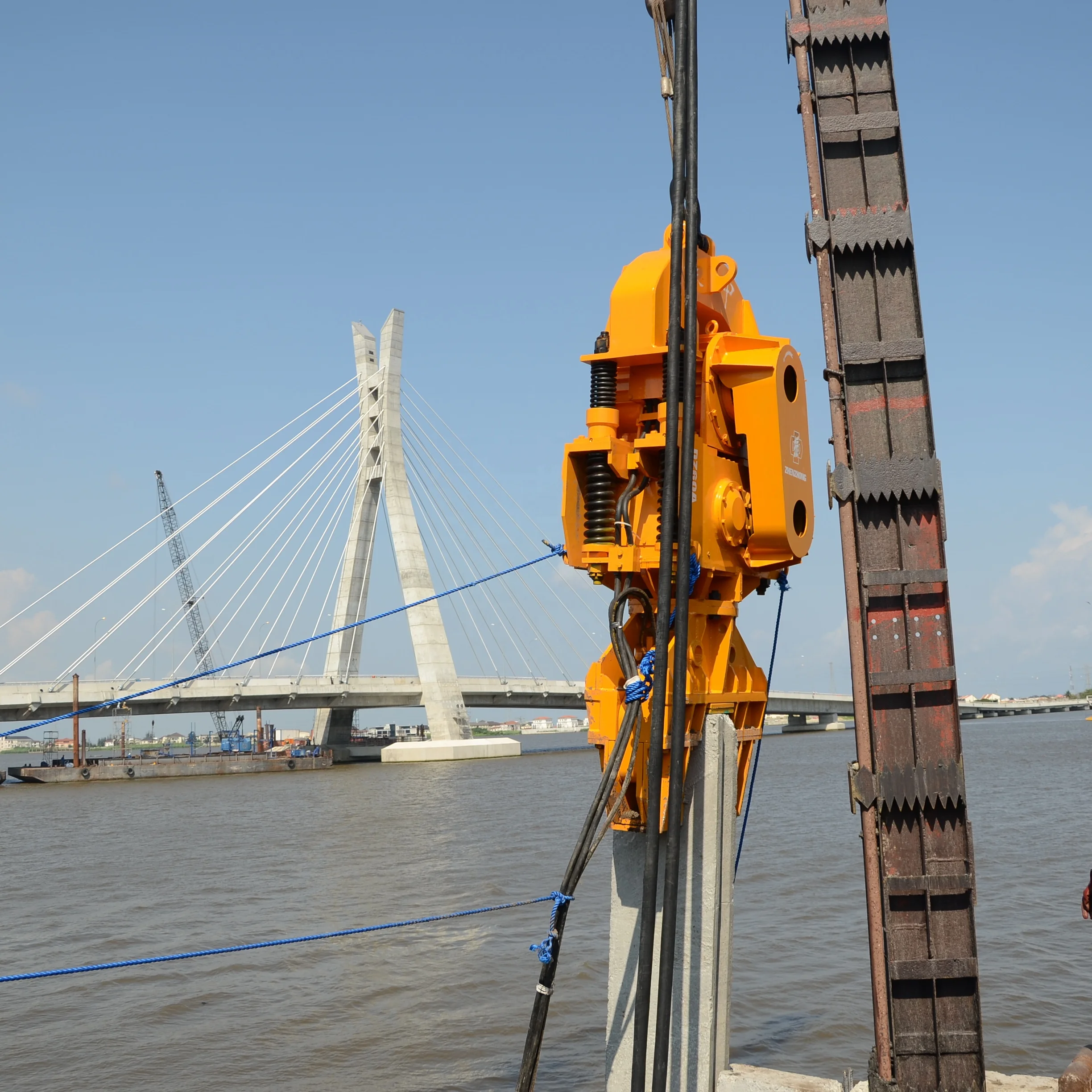 Drive Sheet Pile And Small Pipe Pile 60kw Vibro Hammer Piling Machine ...