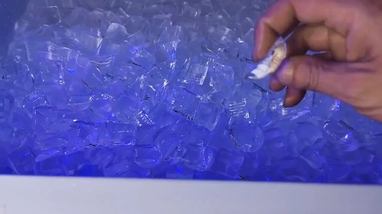 Moon Shape Ice Making Machine 1ton Per Day Coffee Shop Crescent ...