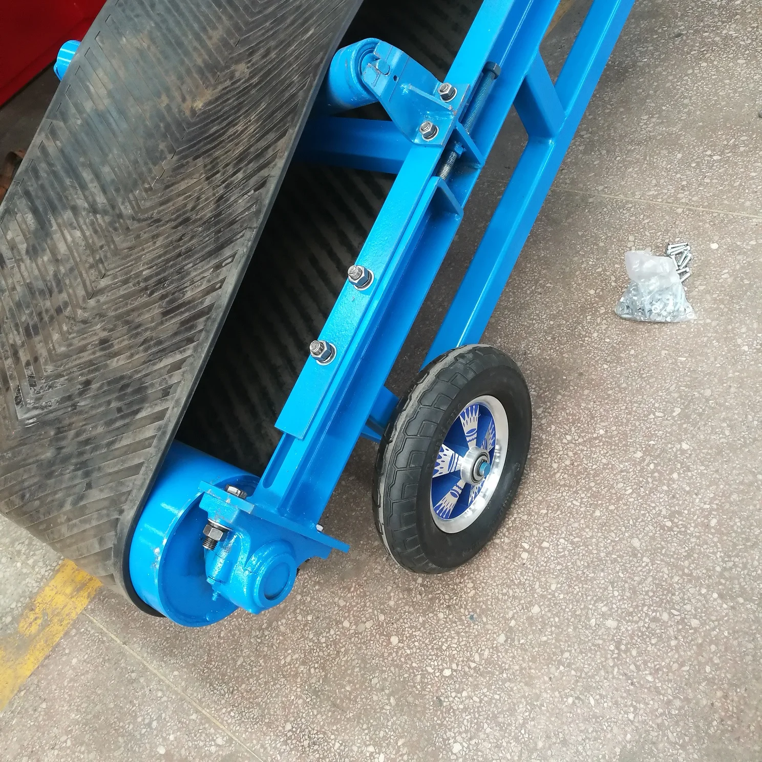 Portable Belt Conveyor Mobile Stacker - Buy Portable Truck Loading ...
