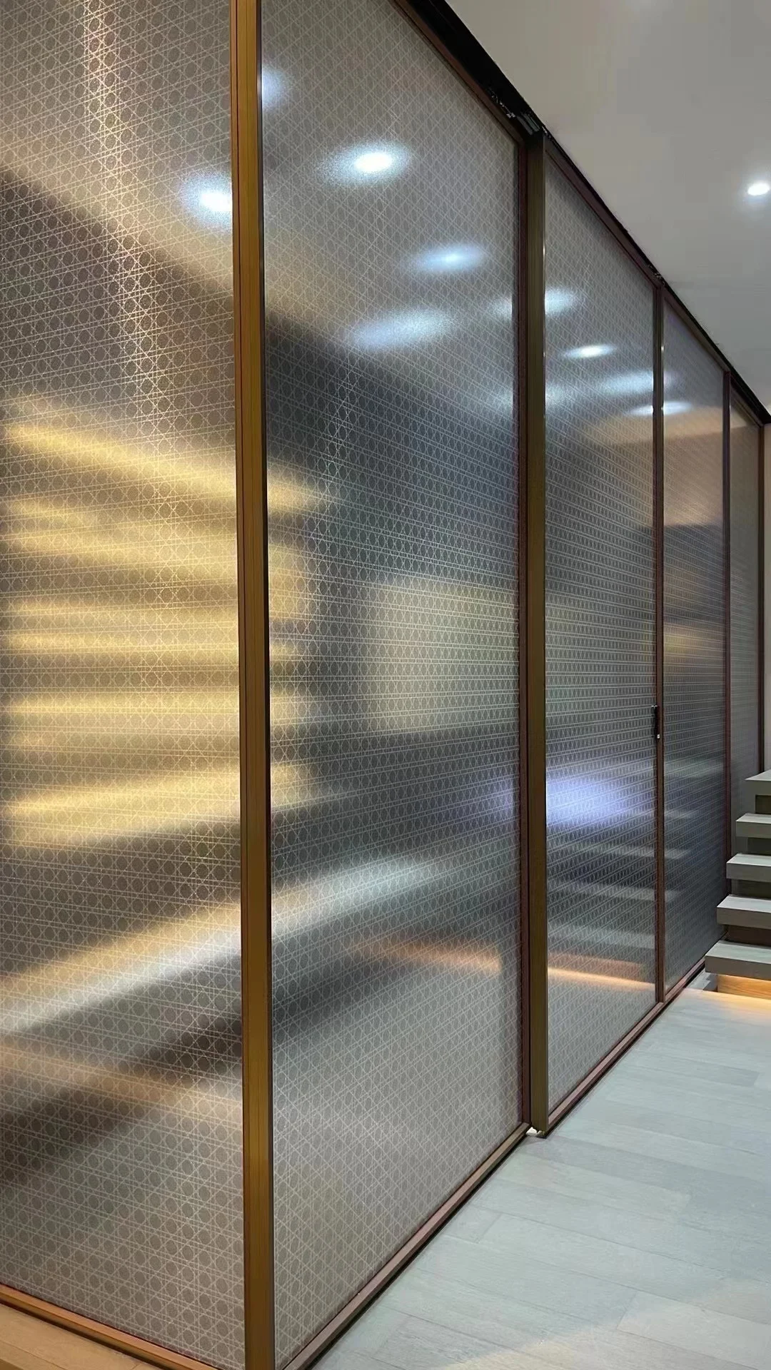 Art Deco Metal Mesh Laminated Glass Partition Glass Tempered Laminated ...