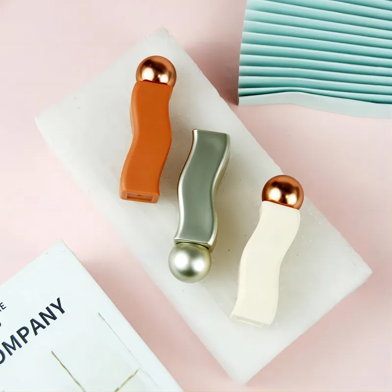 Custom Lipstick Packing - Unique Lip Gloss Tubes