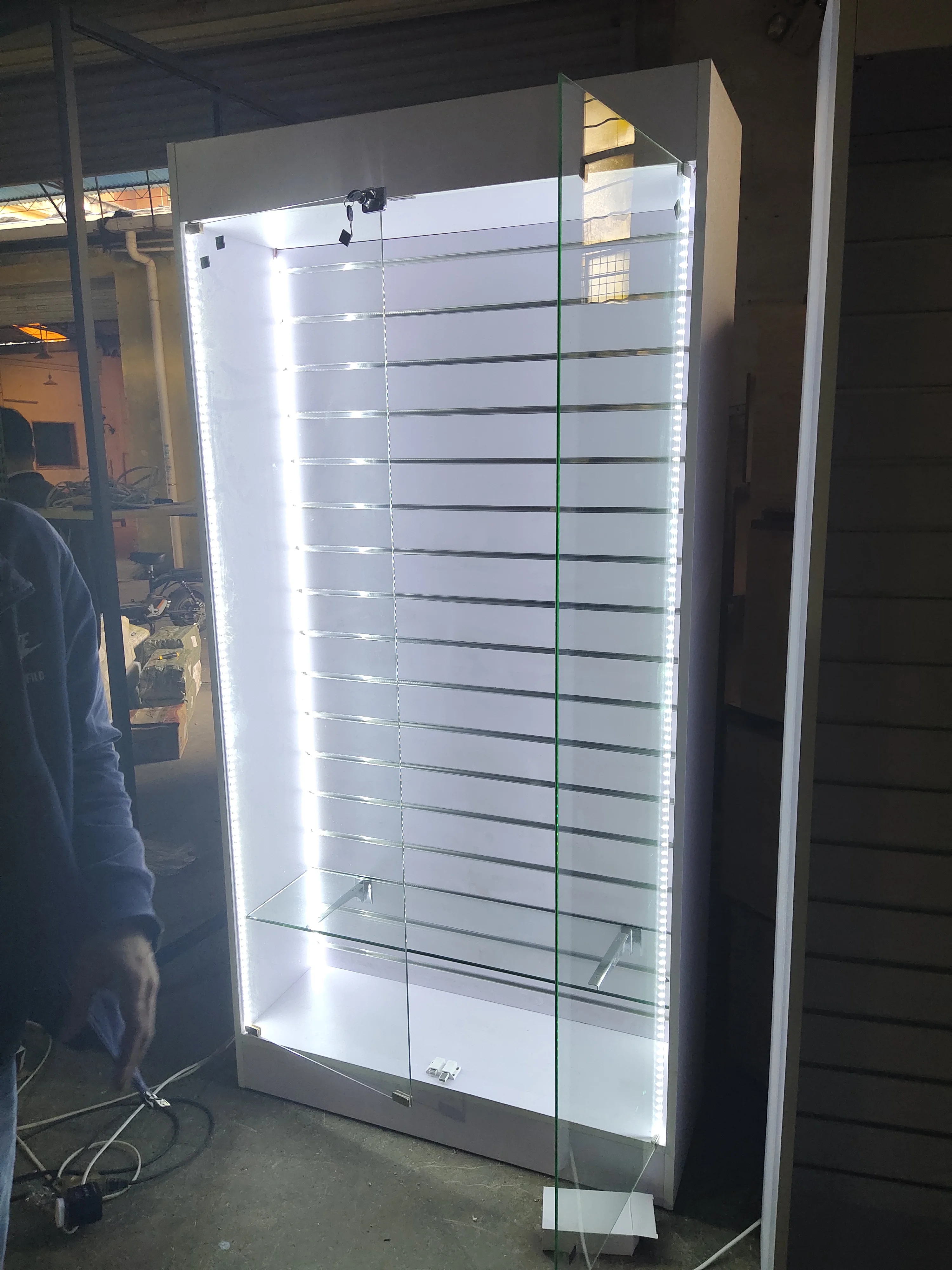 Customized Slat Wall Back Jewelry Store Display Cases