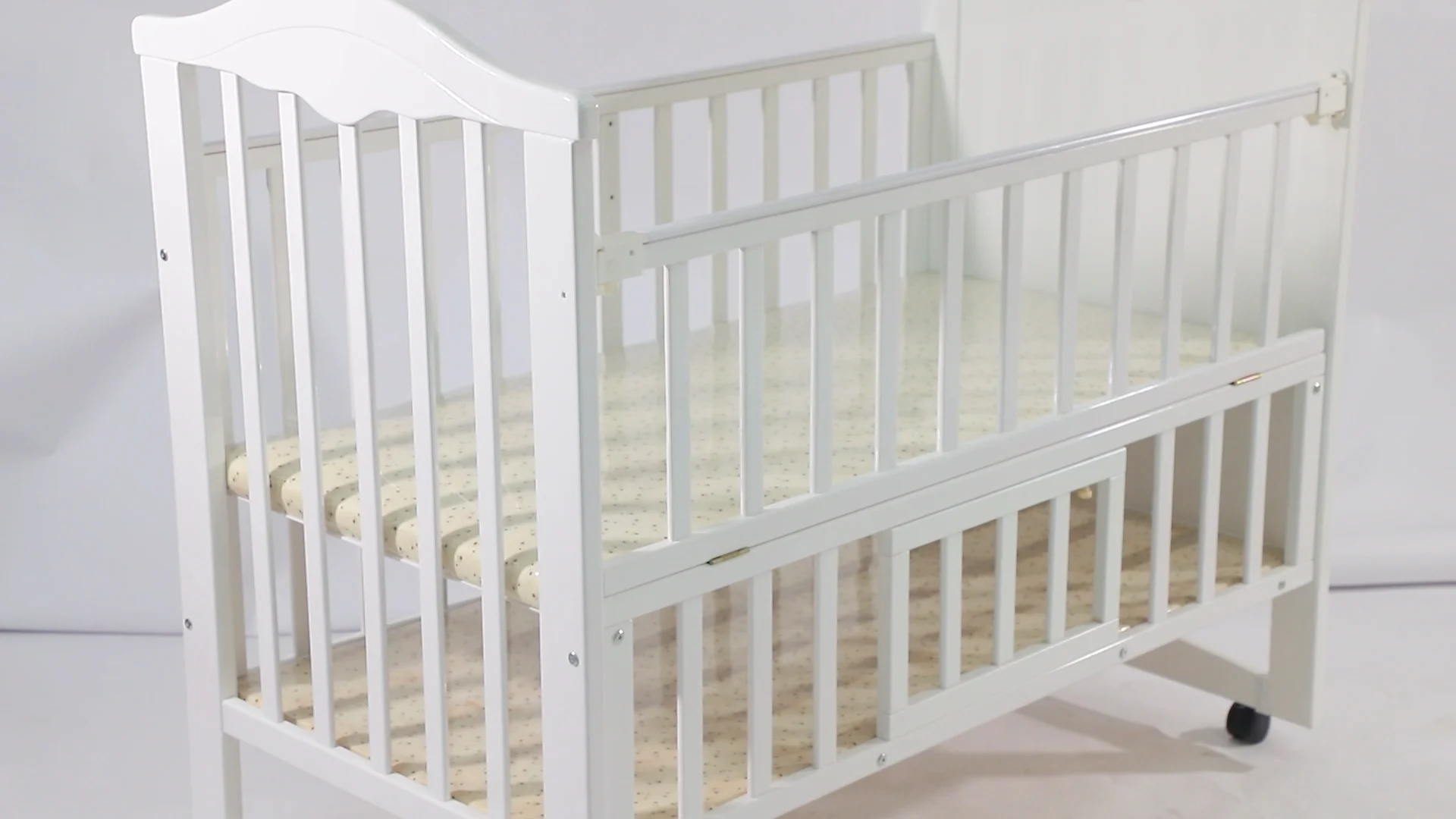 White Color Pine Wood Adjustable Height Baby Bed Baby Bedroom Cribs ...