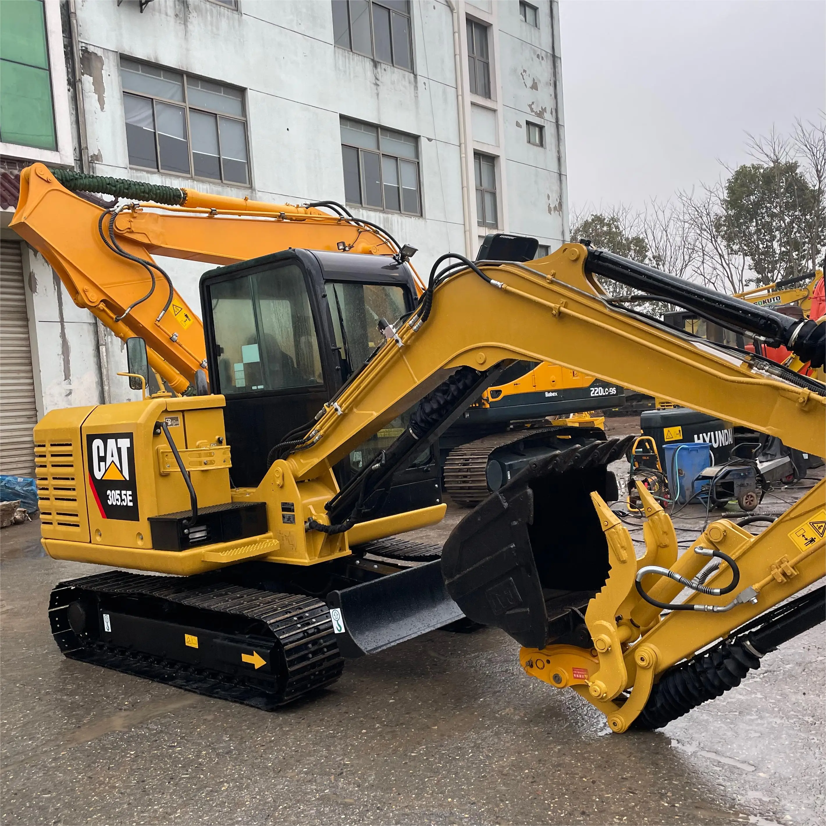CATERPILLAR 305.5E MINI DIGGER - 5.5 TON EXCAVATOR FOR SALE