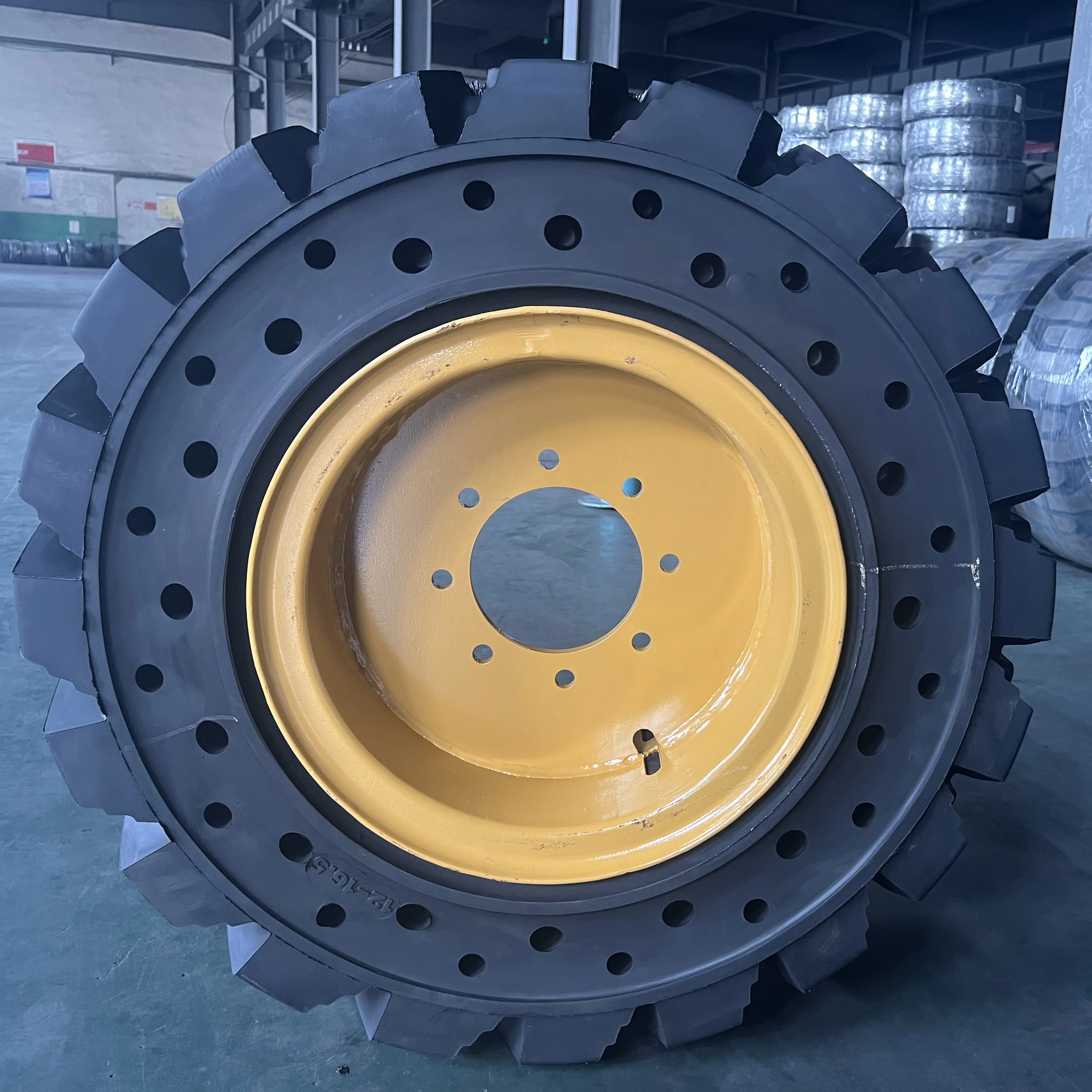 High Load Bearing Forklift Solid Tires 20.5/70-20 Engineered for 8.50 ...