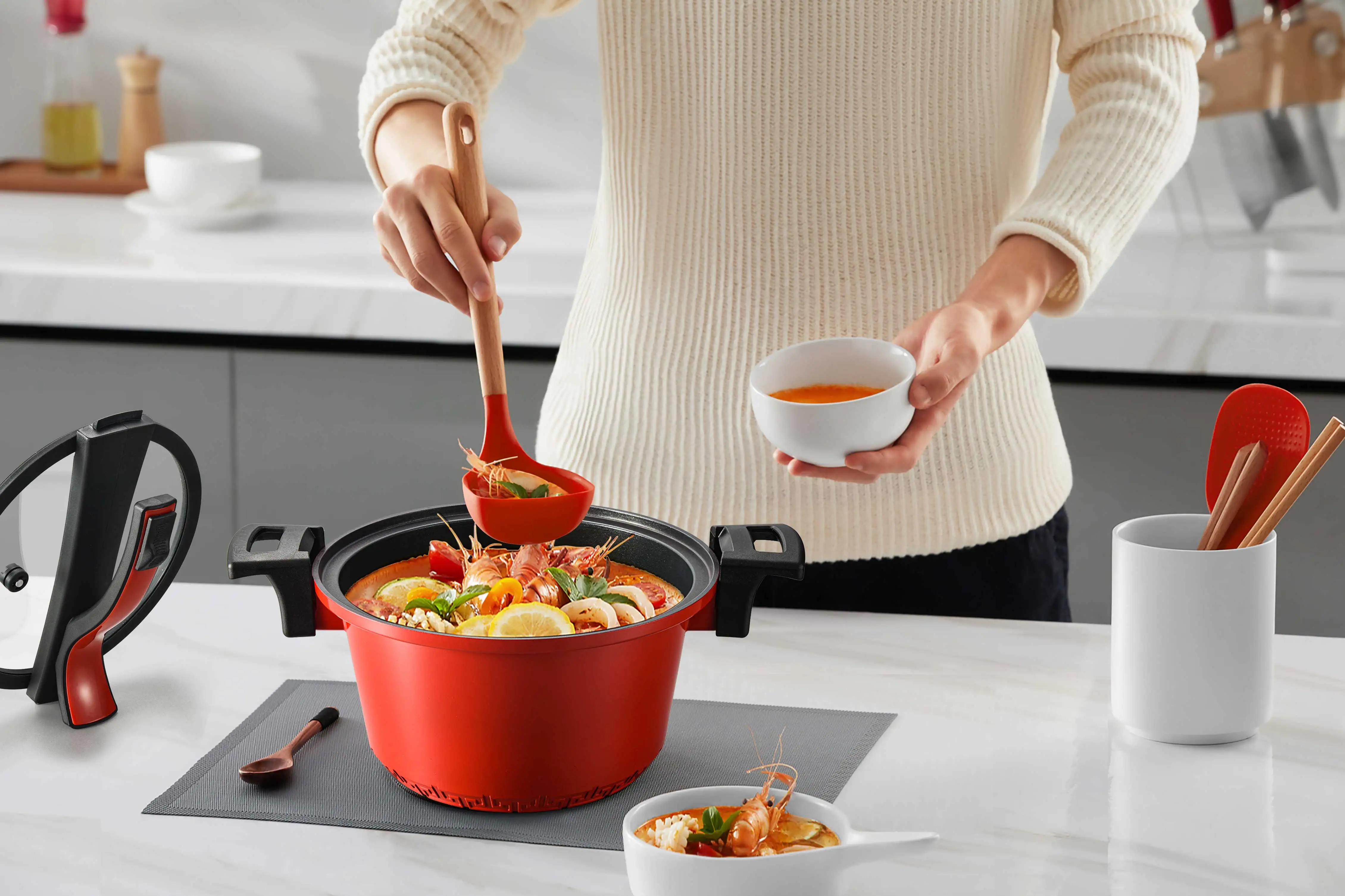 Red Durable Die Cast Body Casserole Pots Aluminium Non Stick Pressure ...