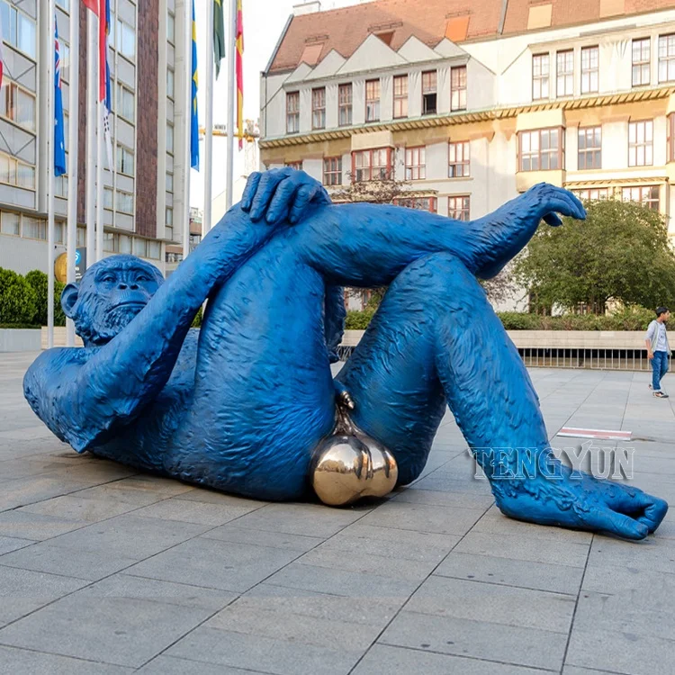 Square Garden Decorative King Kong Balls Sculpture for Sale