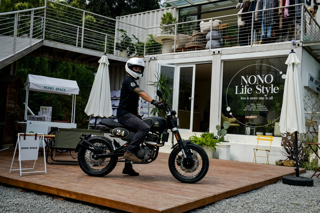 SKYTEAM NEW Street Tracker 125cc Motorcycle - Euro 5 Approved