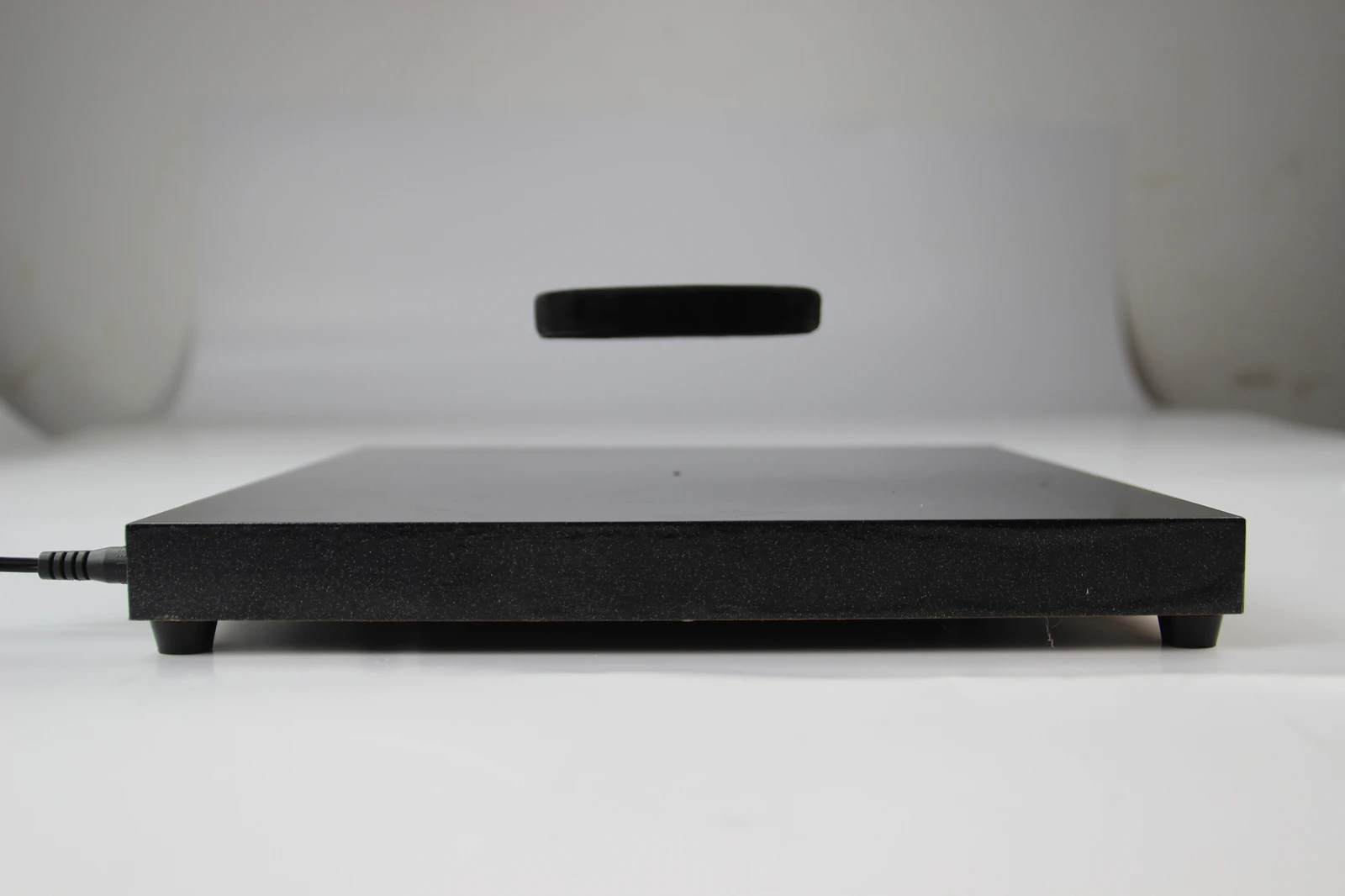 Magnetic Levitation Display - Floating Advertising Stand