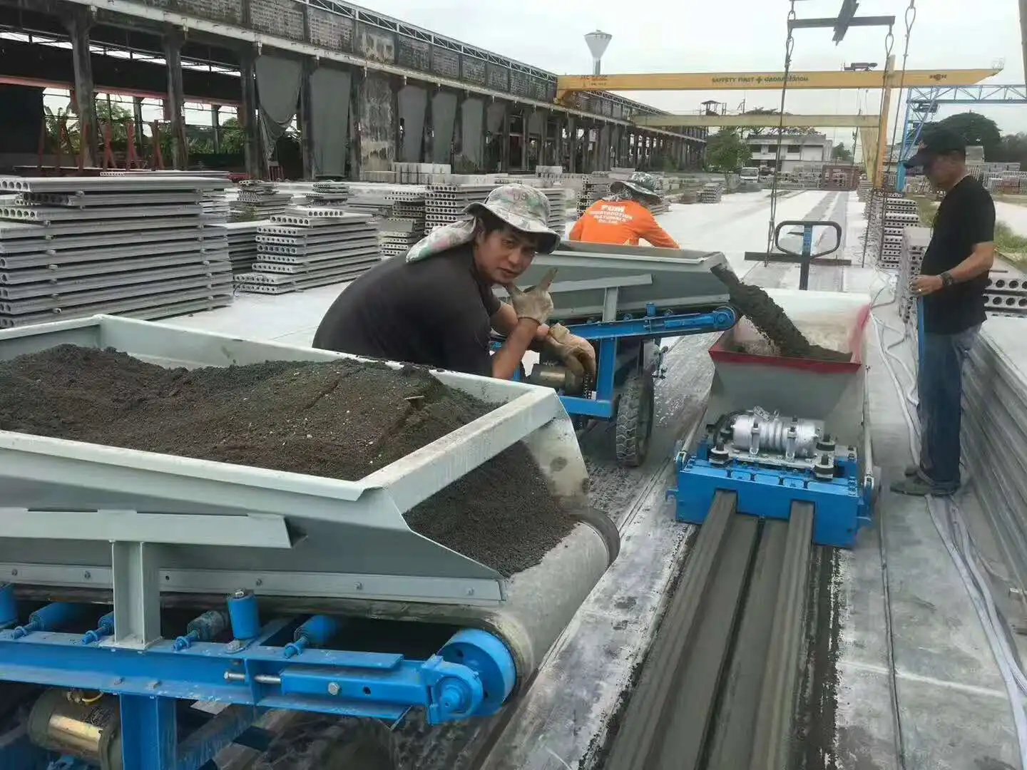 XY-3 Small Concrete Dumper Feeding Machine - Easy to Operate