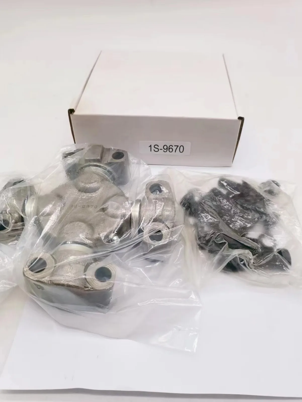 Tractor Truck Parts Universal Joint Assembly Spider U-Joint Bearing 1S ...