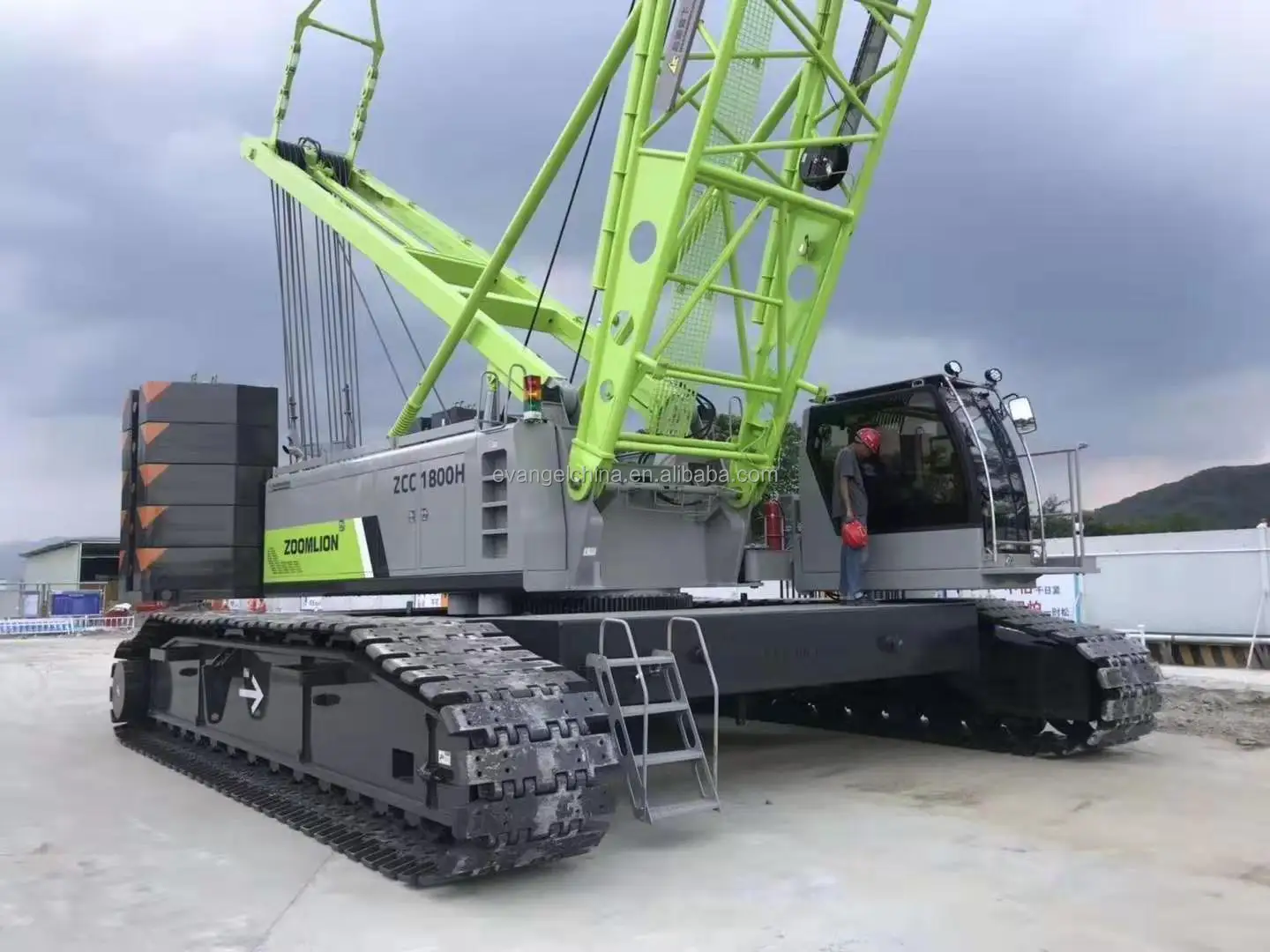 Zoomlion 180 Ton Crawler Crane Zcc1800/zcc1800h/quy180 - Buy 180 Ton ...