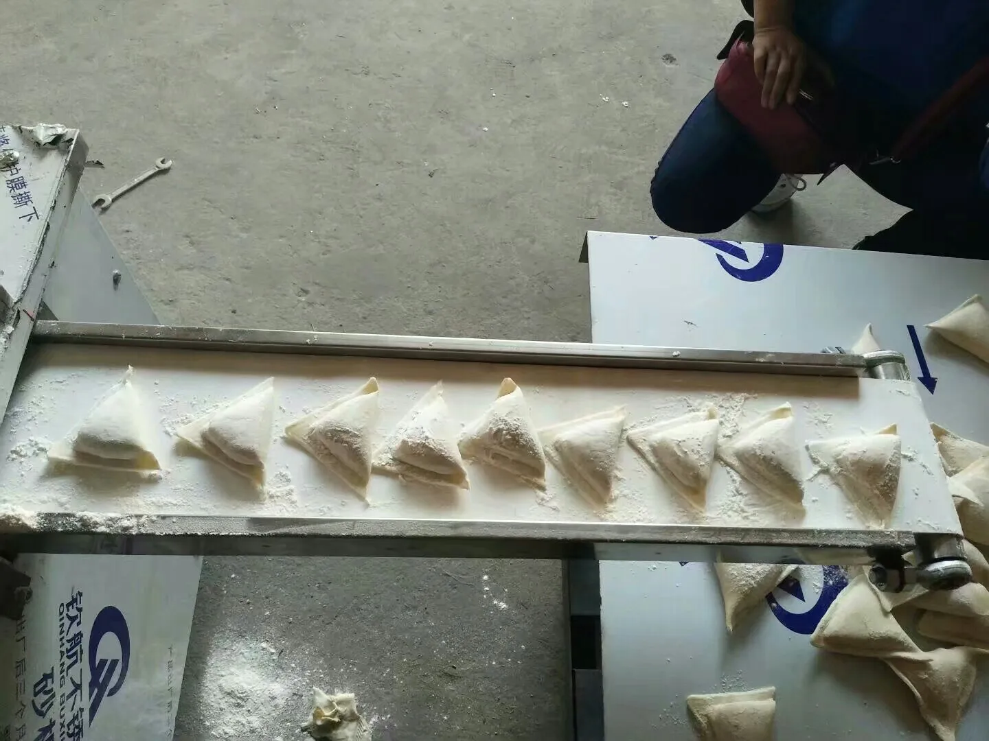 4500pcs/h Automatic Empanada/dumpling Making Machine Large Samosa Pie Making Samosa Making ...