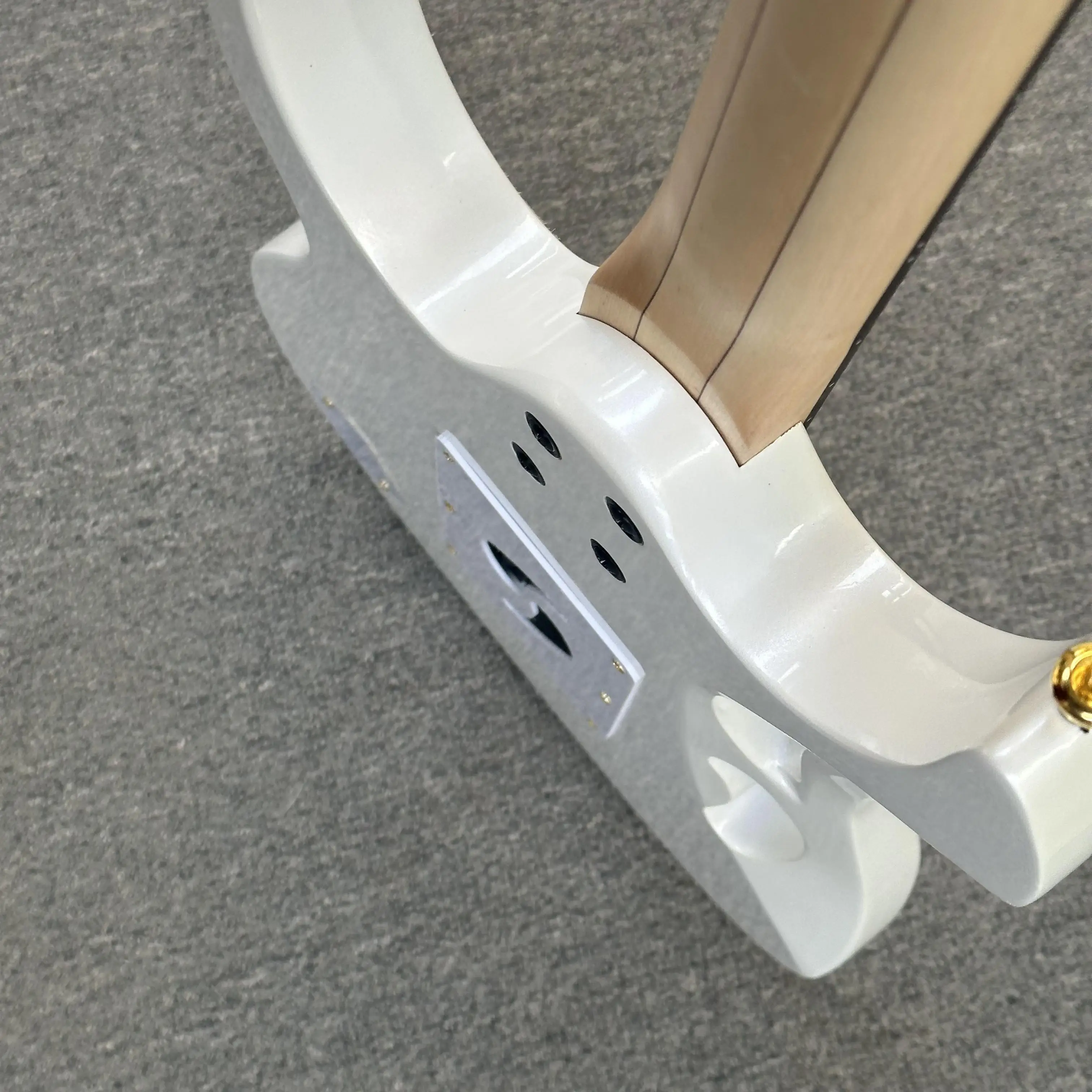 Ibn White 7V Electric Guitar with White Pickguard & Gold HSH Hardware ...
