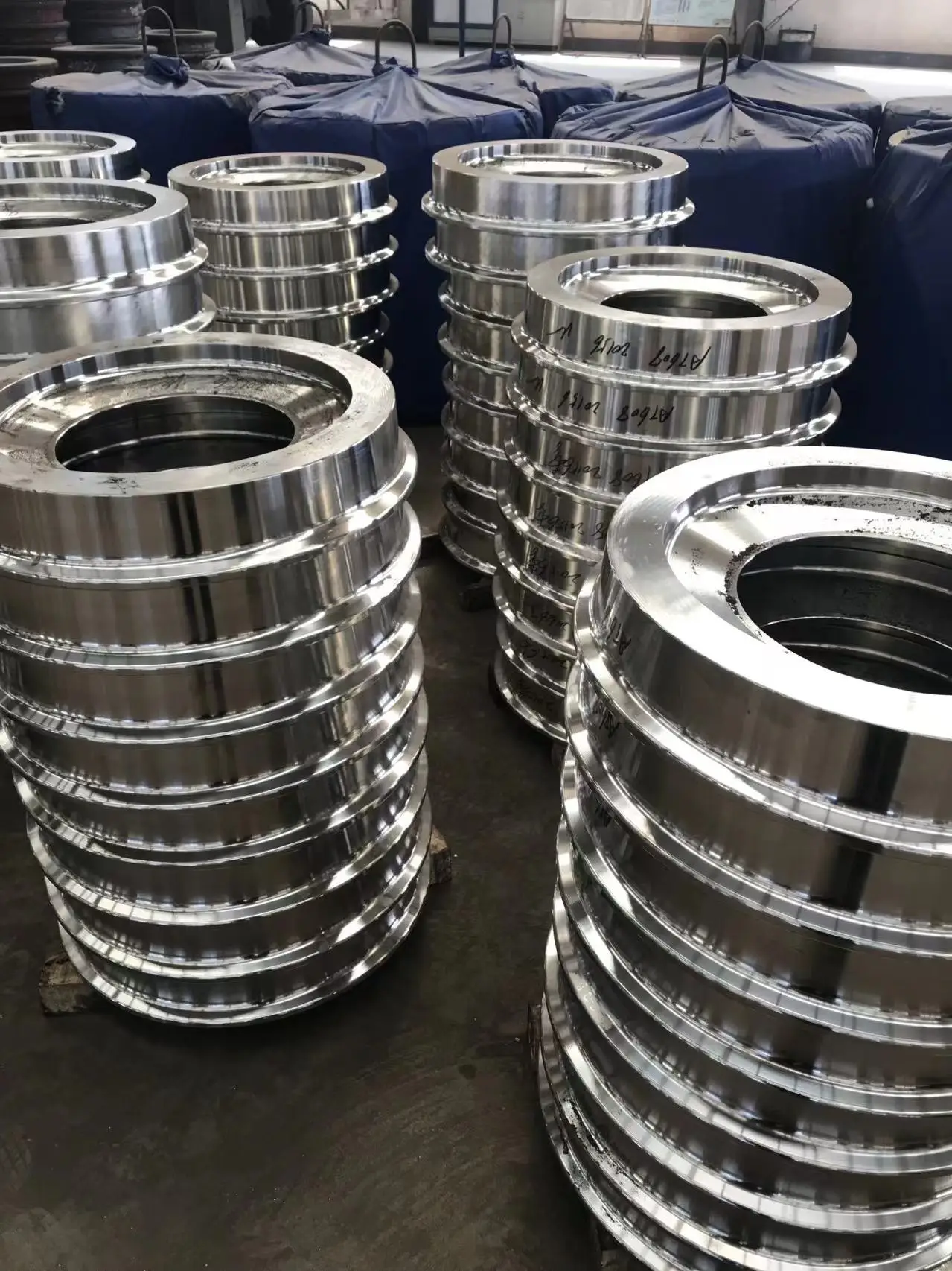 Durable Railway Wheels - High Strength & Customized Color