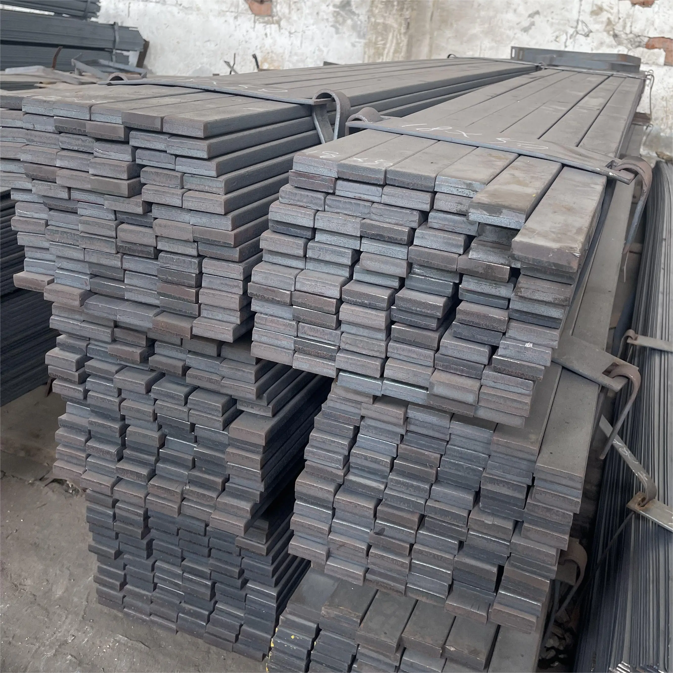 Hot Rolled Black / Galvanized Steel Flat Bar A36 Ss400 S355jr 5160 1095 ...