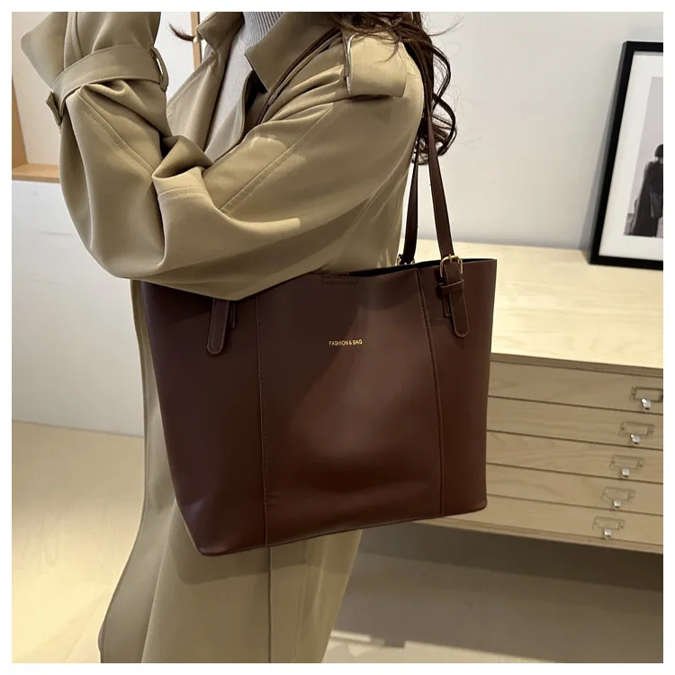 Shop Our Trendy PU Leather Handbags - Perfect for All Seasons