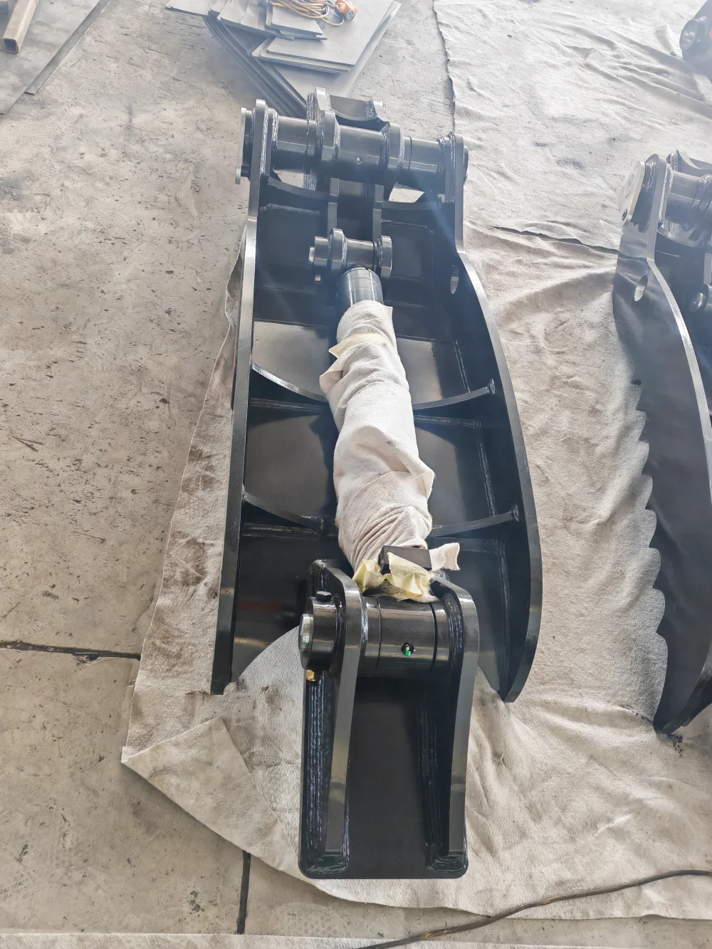 Excavator Segmented Hydraulic Thumb Hydraulic Bucket Thumb For 25 Ton ...