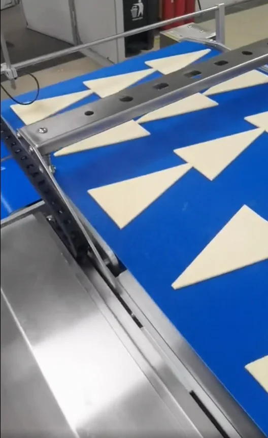 CE Certified 40g Frozen Croissant Crescent Rolls Shaping Machine ...