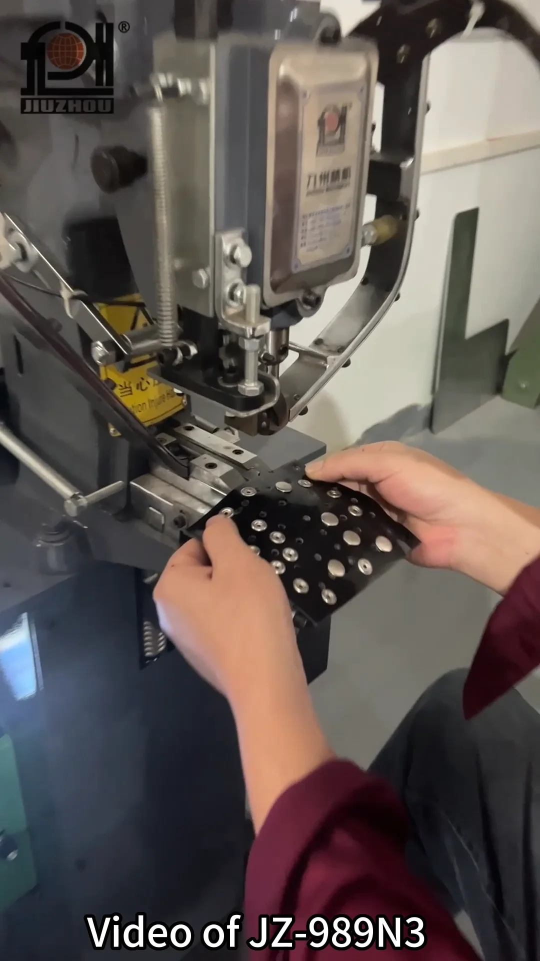 Jz-989n3 Servo Motor Fully Automatic Metal Snap Button Attaching Machine - Buy Button Attaching ...