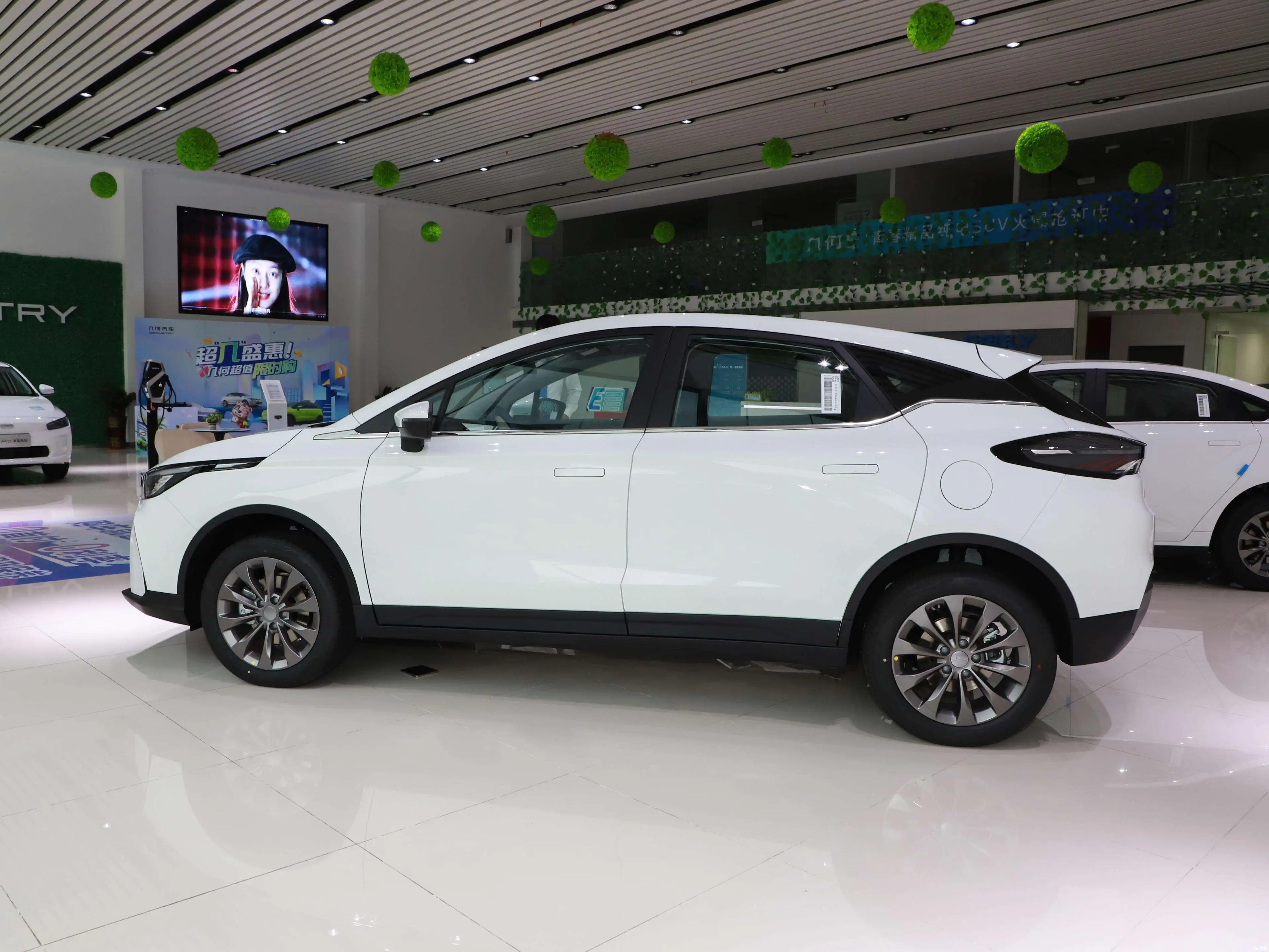Geely Geometry M6 Electric Vehicles For Adults White 580km Mileage High-appearance Electric ...