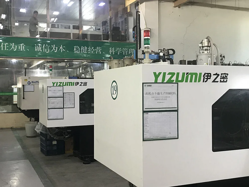 175oz Big Square Plastic Popcorn Bucket With Scalloped Top Edge ...