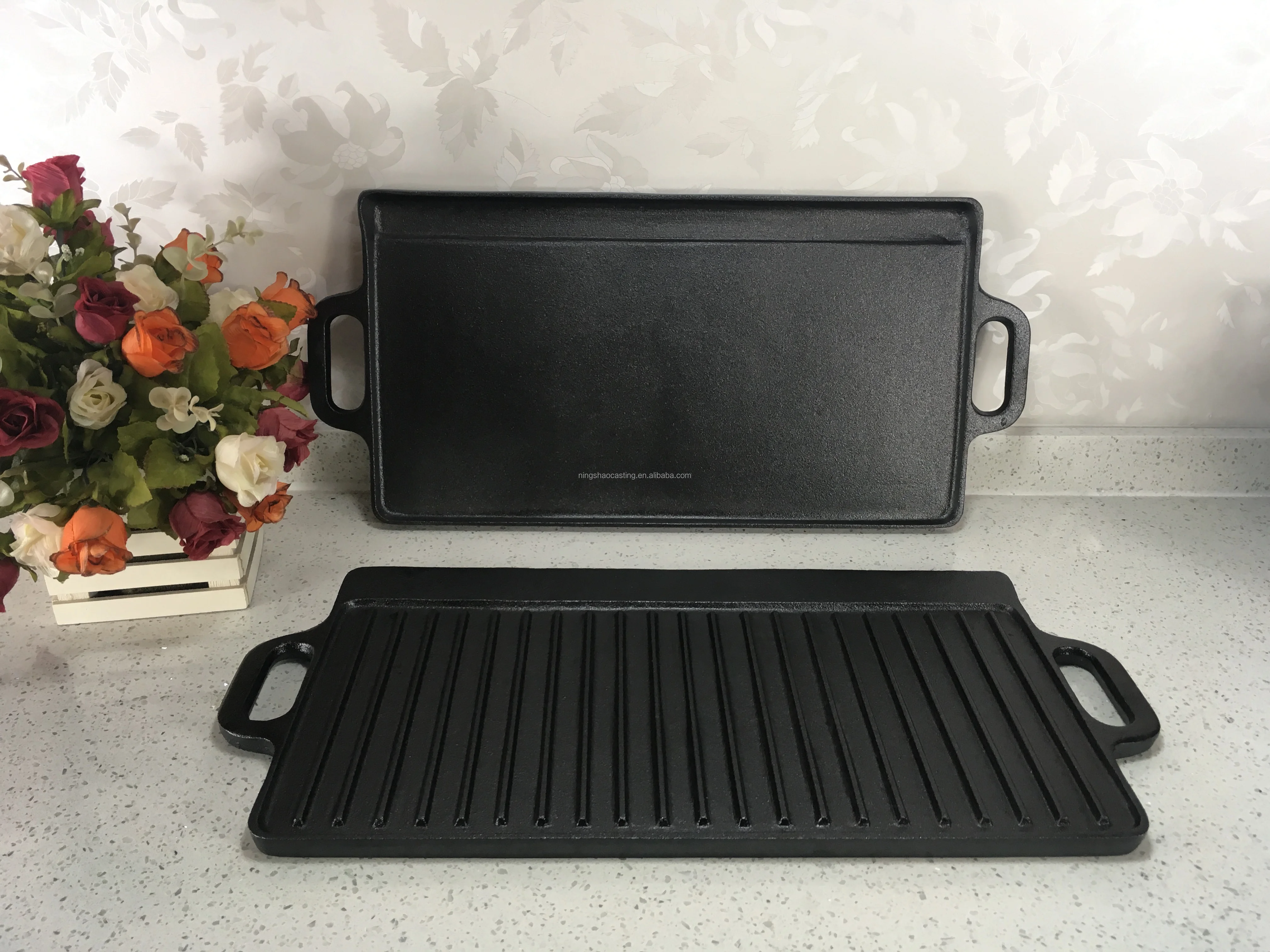 Cast Iron Griddle Pan - Durable and Versatile Cooking