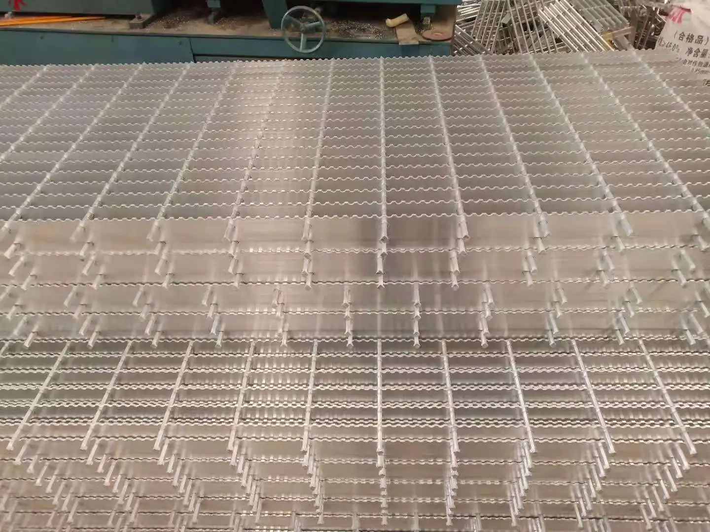 Architectural Aluminium Grating Serrated Bar Grating - Buy Swaged ...