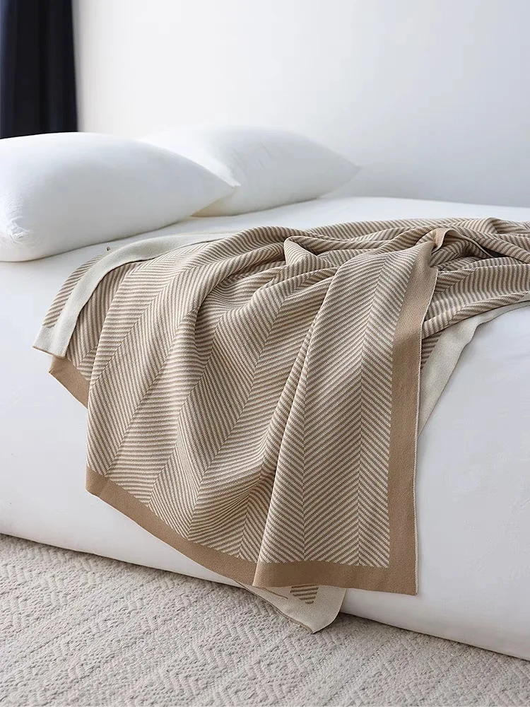 Wholesale Nordic Simple Wind Knitted Wave Design Blanket