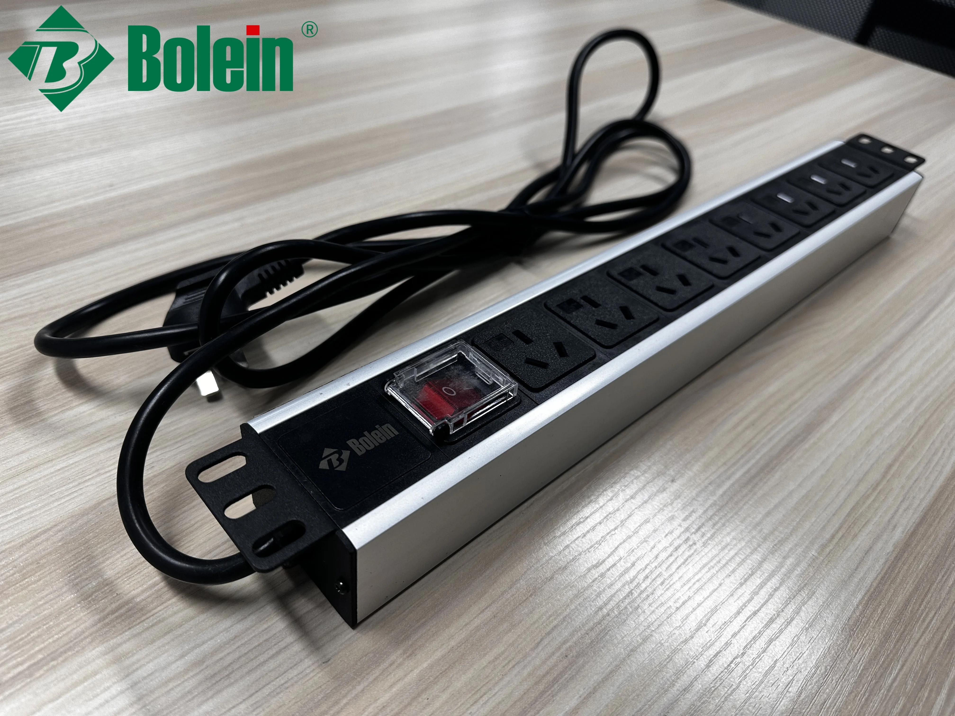 Bolein 8 Ways PDU - Reliable Power Distribution for Servers
