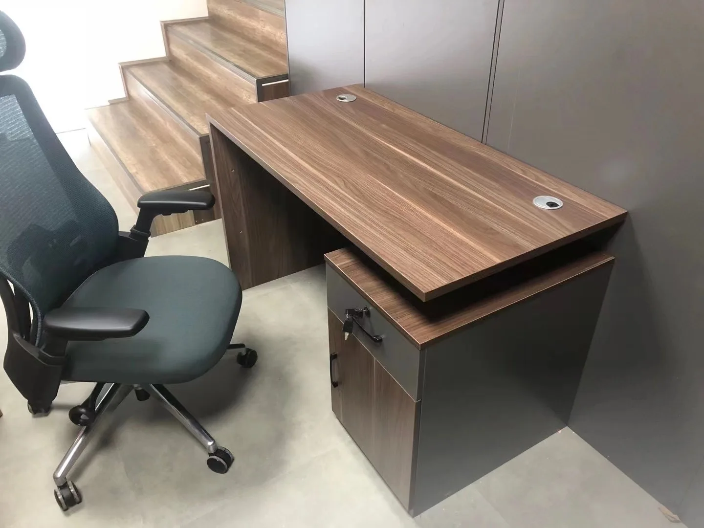 Single Straight Office Table - Modern & Modular Design
