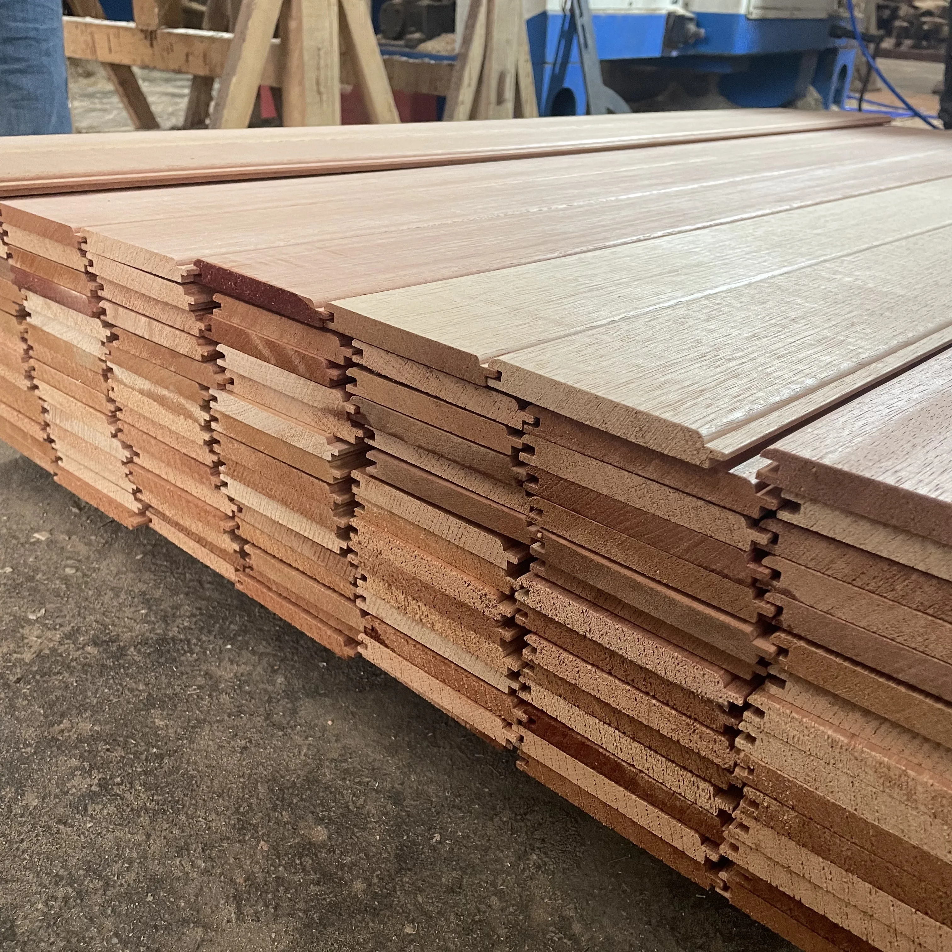 Wholesale Spanish Cedar Cladding Board for Cigar Room