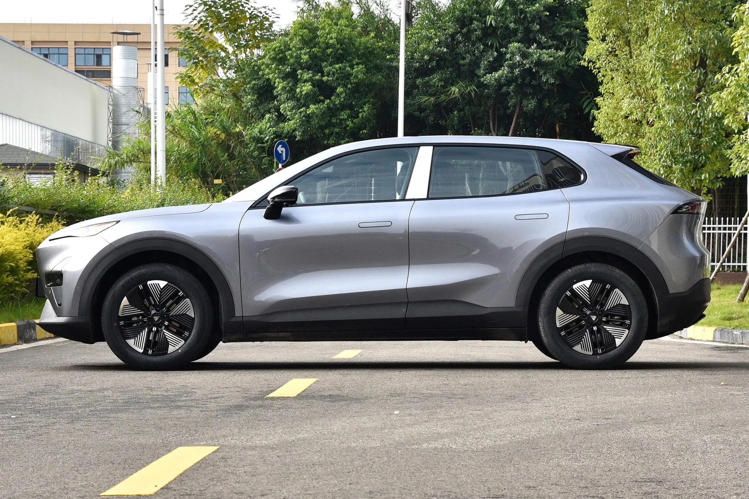 Alibaba.com: Changan Deepal S05 Mini EV Car, 5-door 5-seat SUV with 510km range and auto gearbox ...