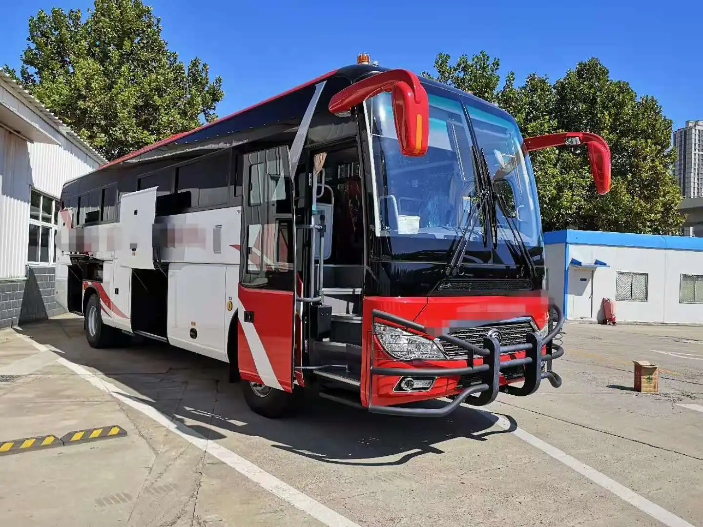 Yu Tong Bus Luxury Coaches - 53 Seats Diesel Power Buses