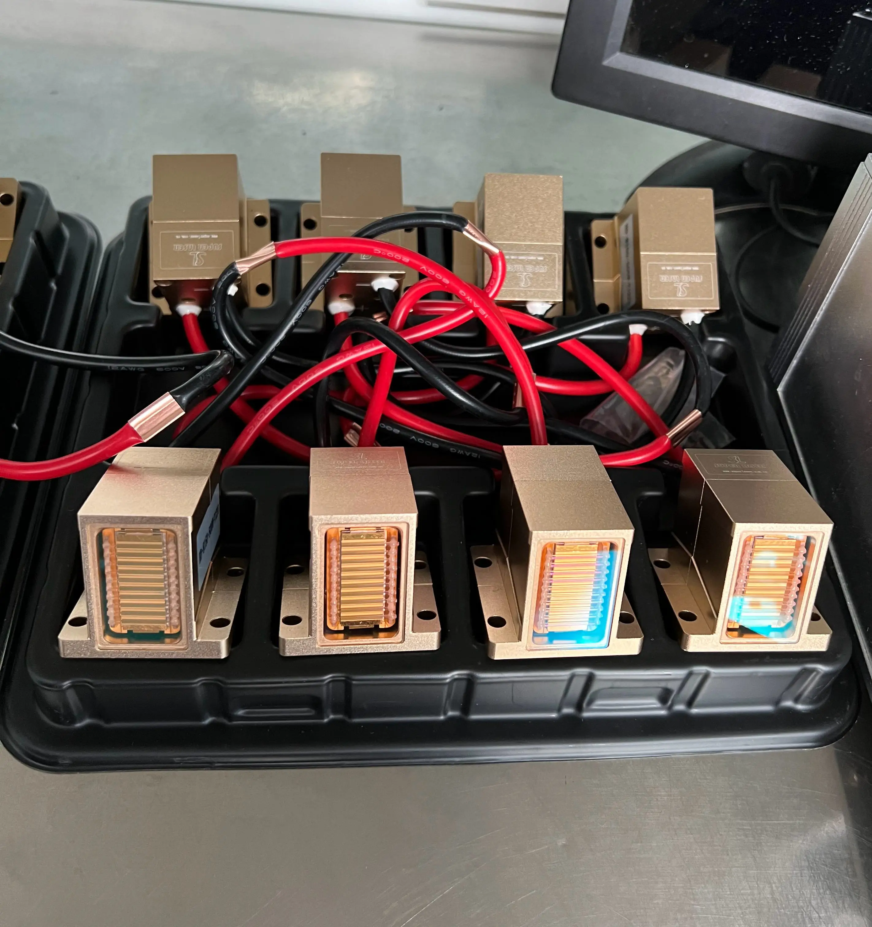 Laser Diode 808/810nm Laser bar Stack 6-18 Head Laser Beam 300-1800W ...