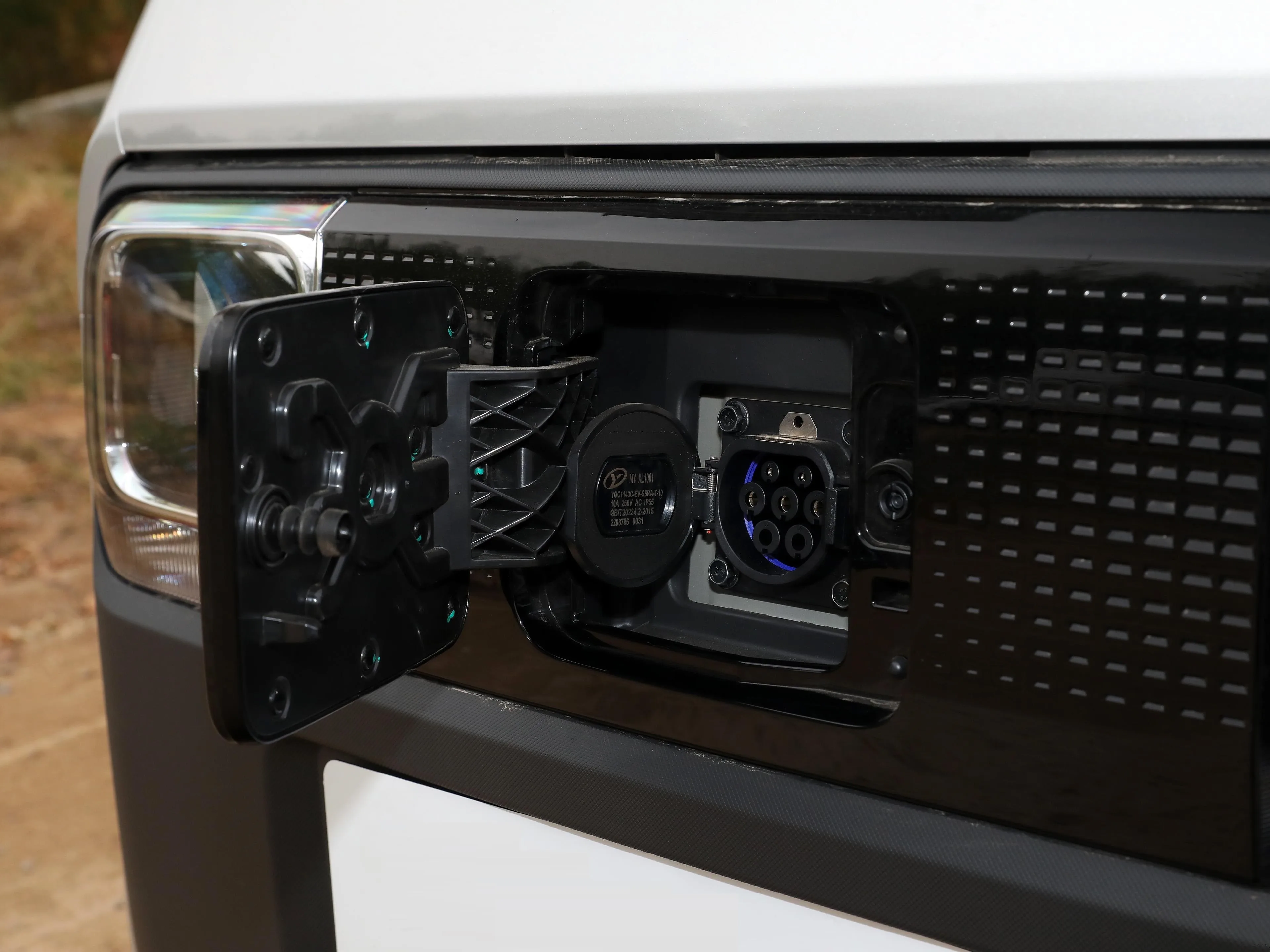 Wuling E10 EV with Cargo Box - Ideal for Delivery in 2023