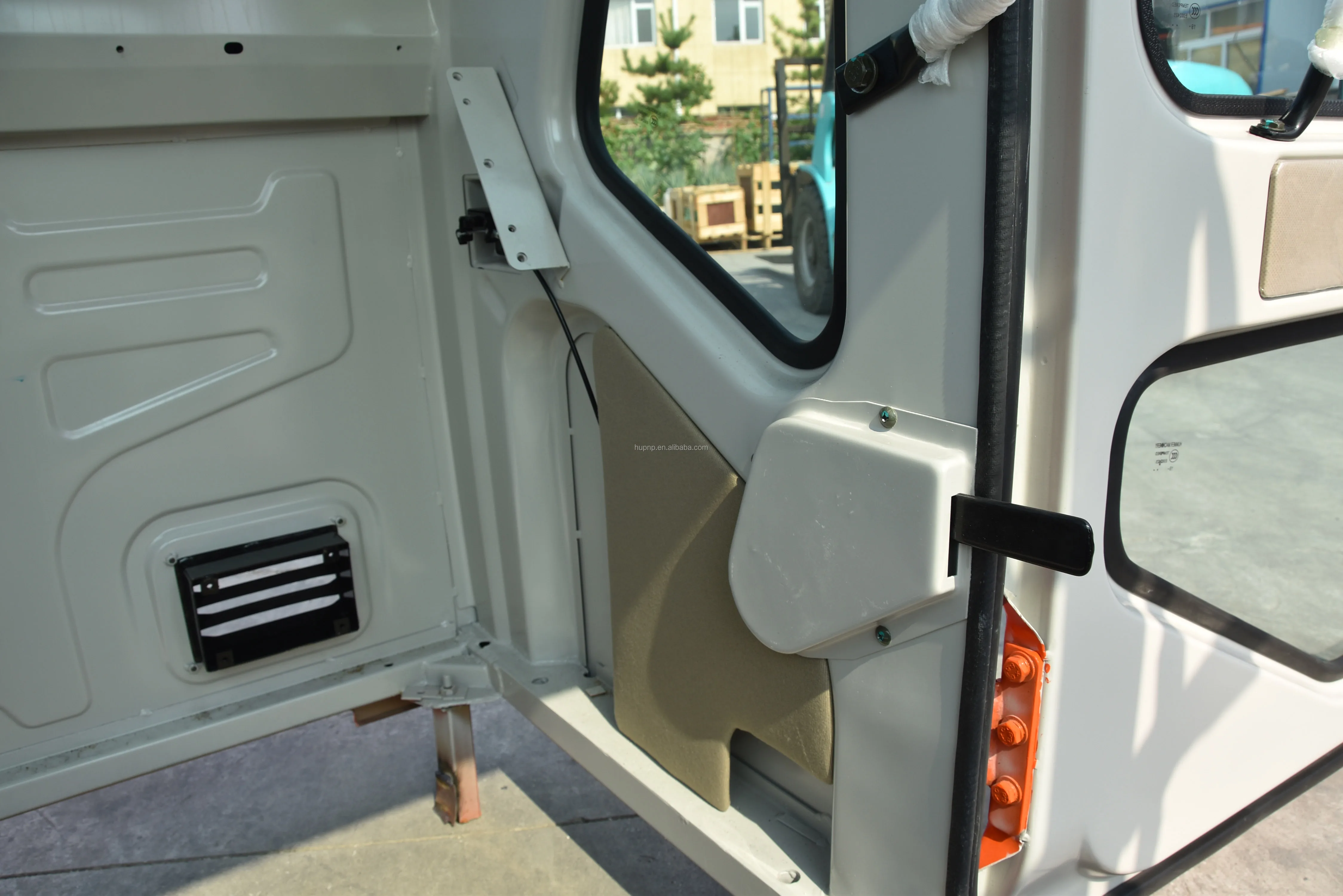 New Excavator Cabin Dh220 Excavator Operator Cabin Drive Cab Operator Door Cabin Door Assy - Buy ...