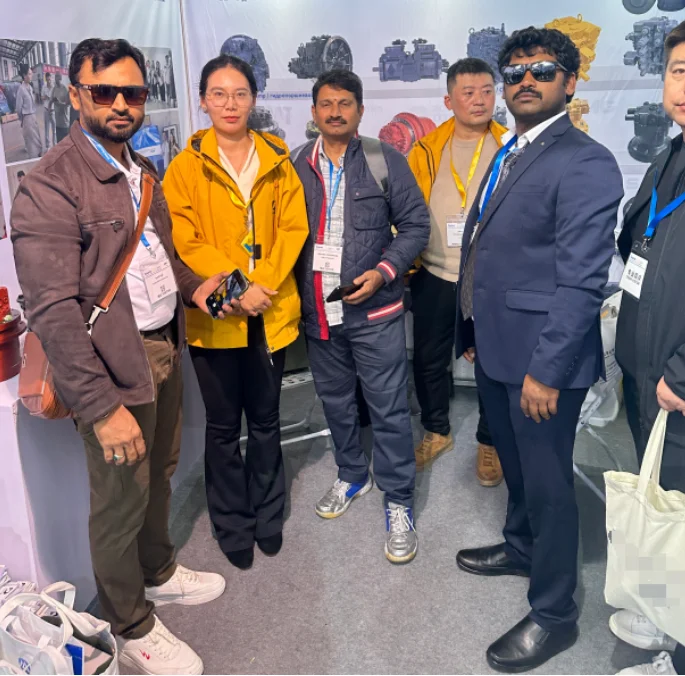 PC30MR-2 Distribution Valve PC40 PC45 PC60-8 Hydraulic Control Valve ...