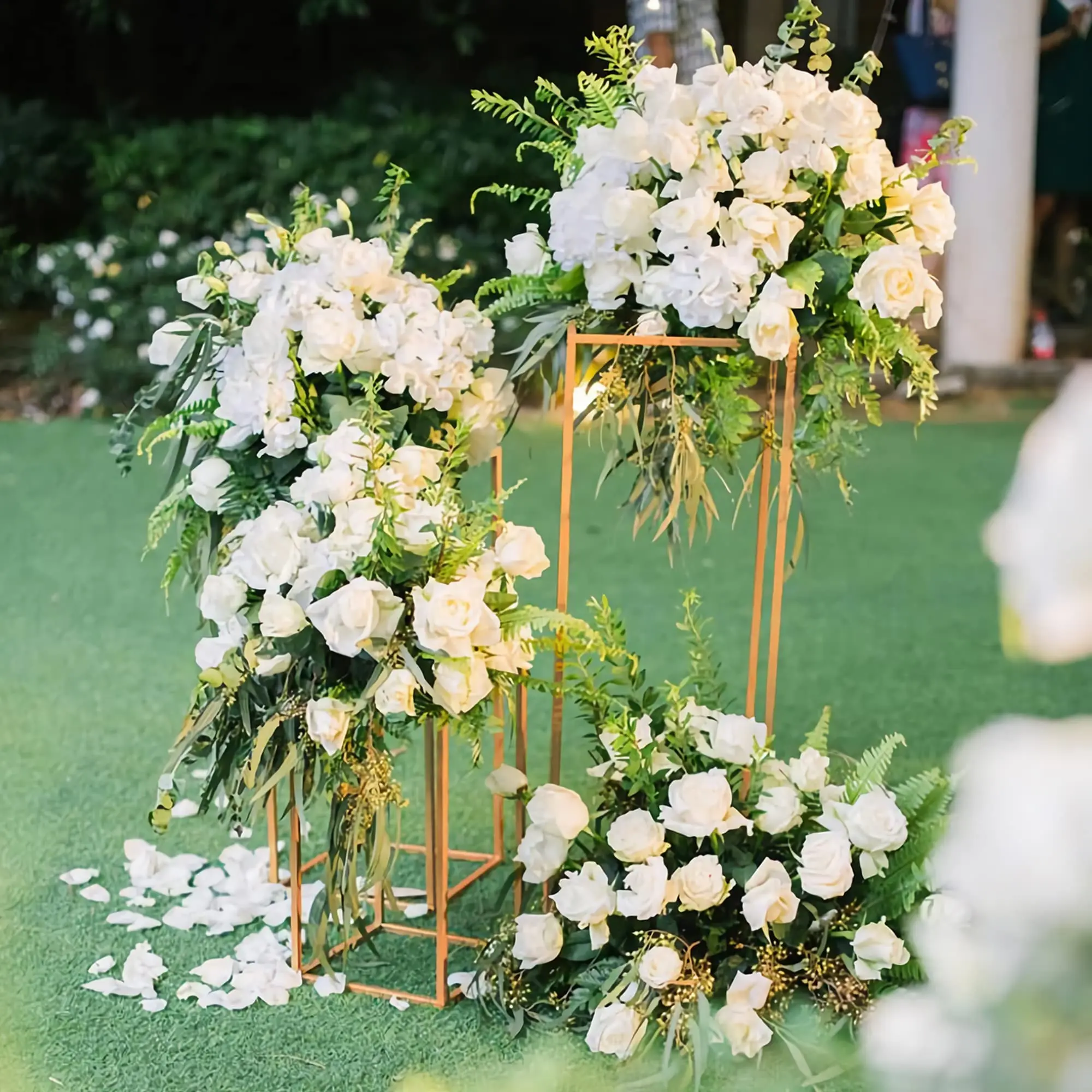 Wedding Centerpieces Table Decorations - Elegant Metal Stands