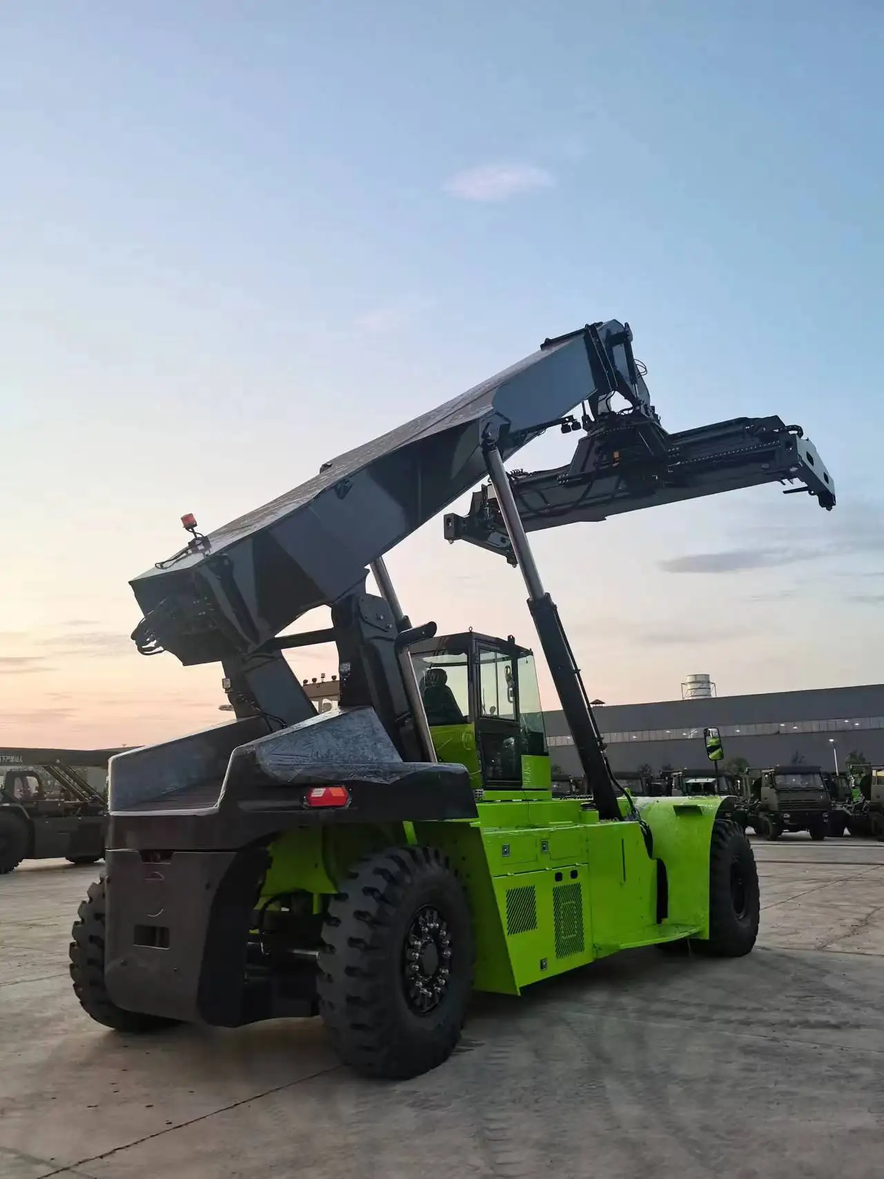 ZOOMLION 45 Ton Container Reach Stacker ZRS4531E - New & Video Inspected