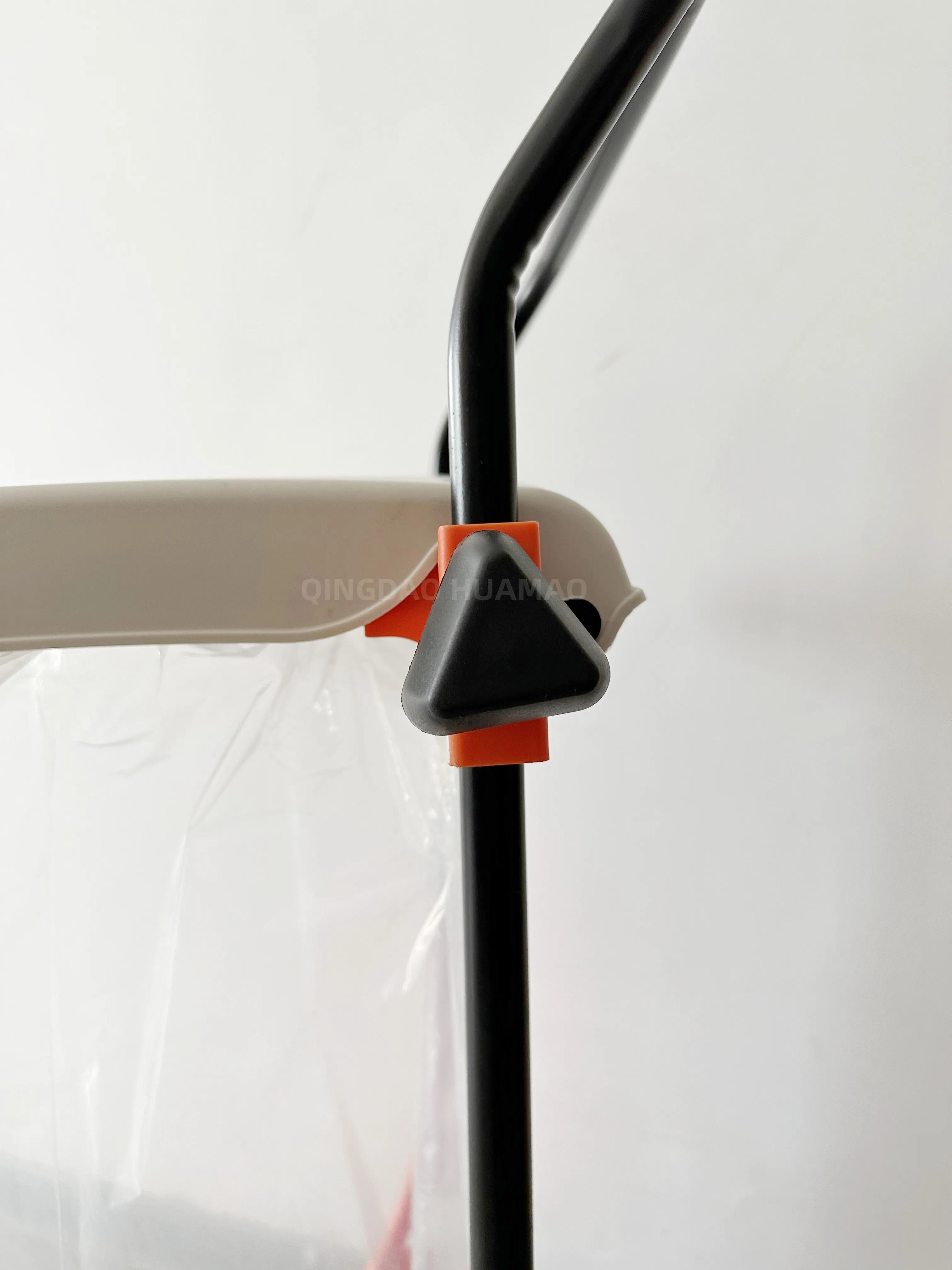 Dual-Wheeled Garden Waste Collecting Cart Standing Structure PP Storage ...