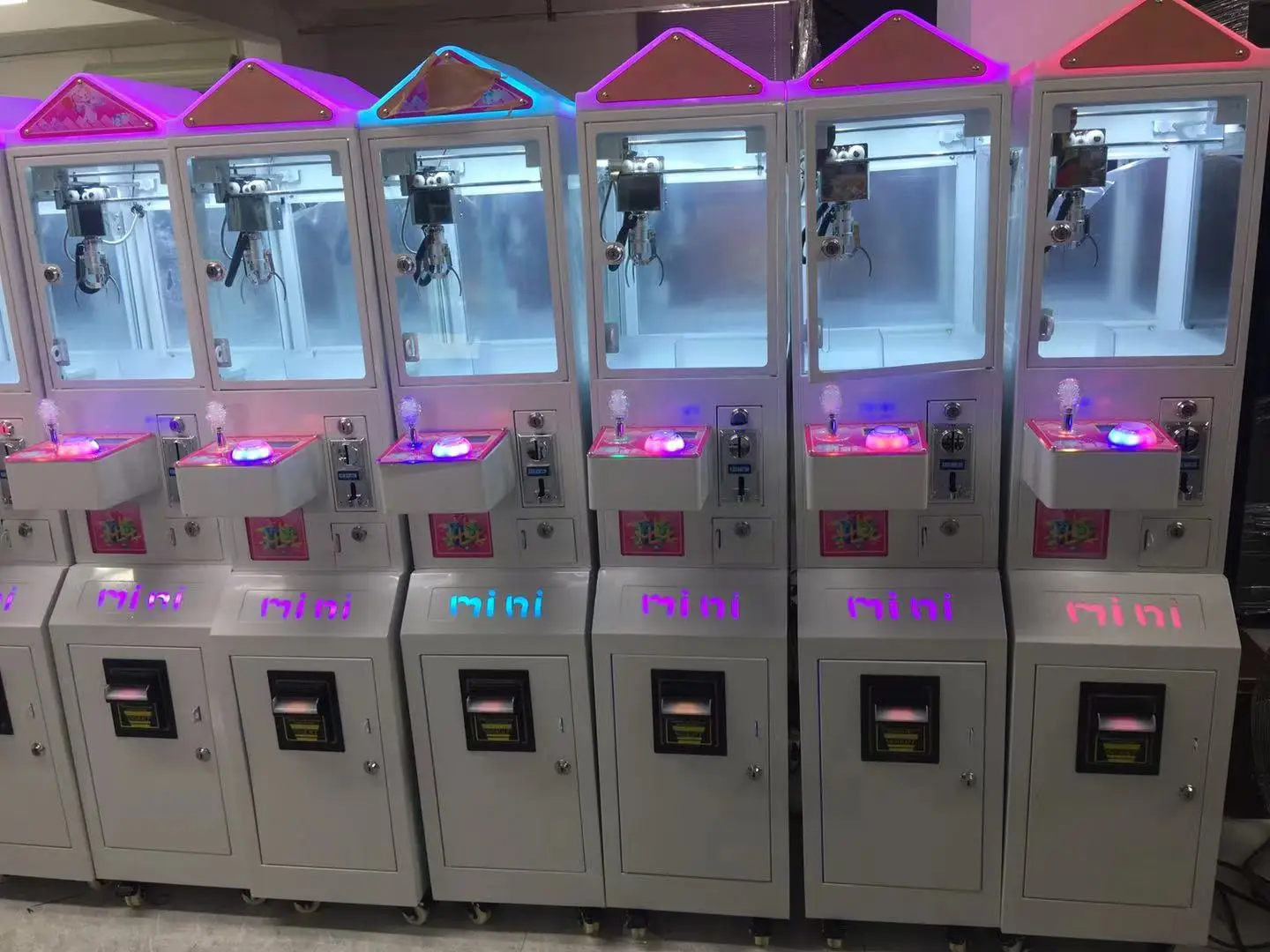 Neofuns Customizable Mini Coin Operated Small Doll Arcade Game Vending ...
